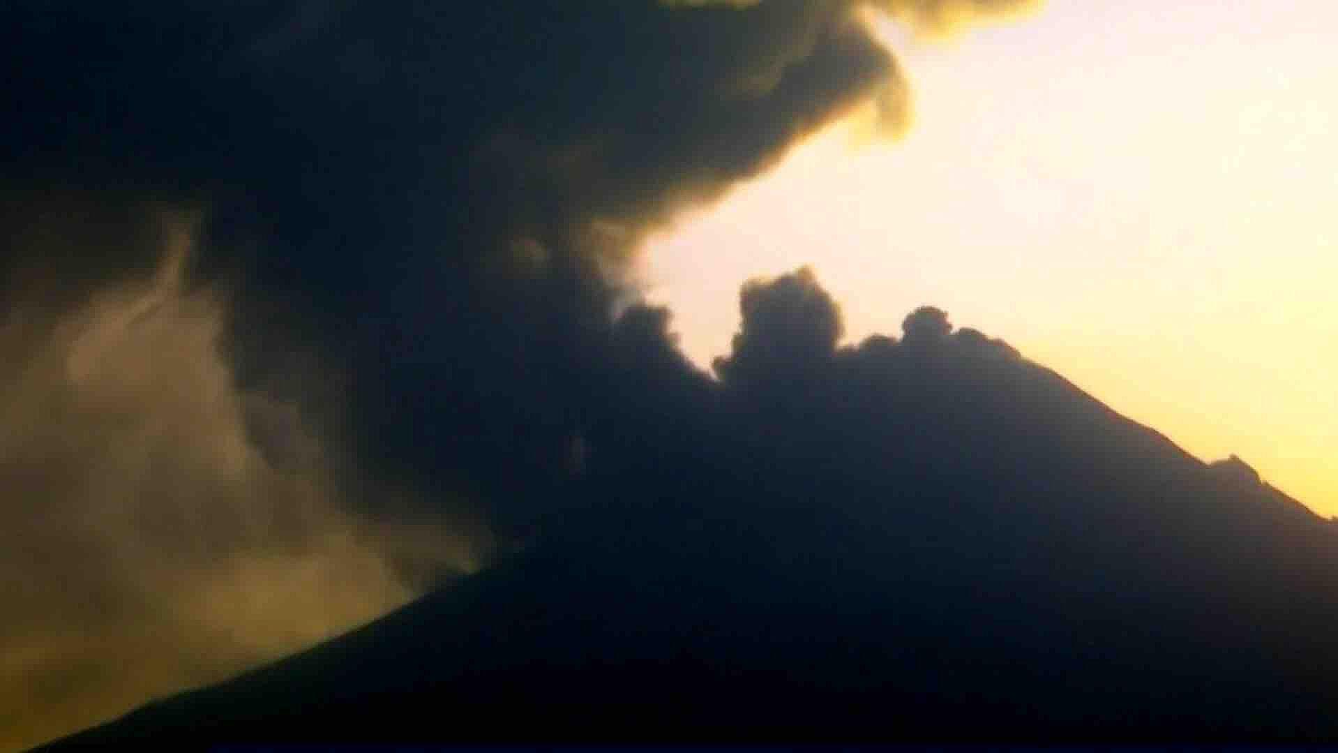 Actividad del Volcán Popocatépetl Continúa con Nueva Fumarola, 28 ...