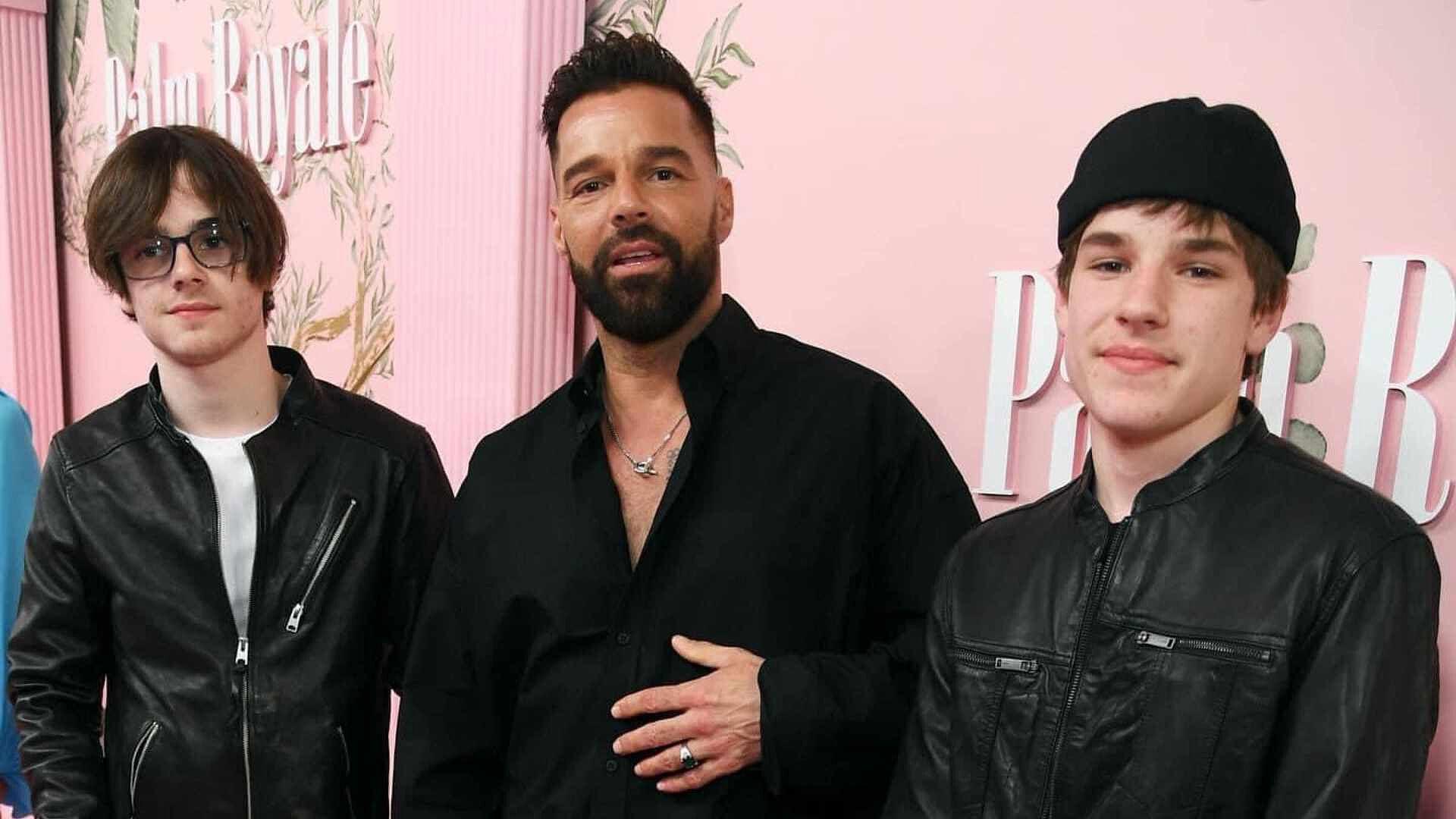 Ricky Martin Posa en Alfombra Roja con sus Hijos | Despierta | N+