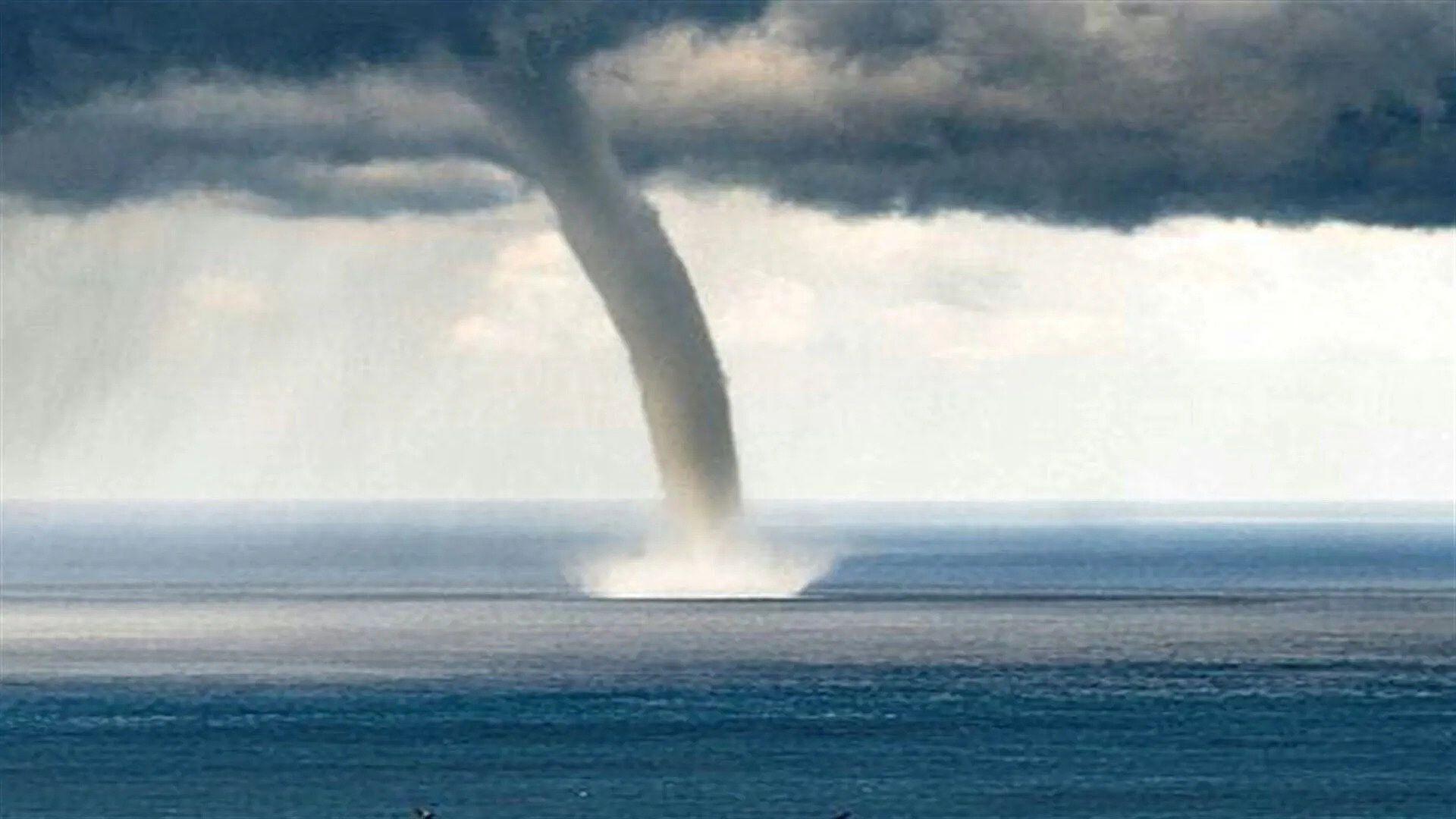 VIDEO: Captan Tromba Marina en Playas de Chabihau, Yucatán | N+