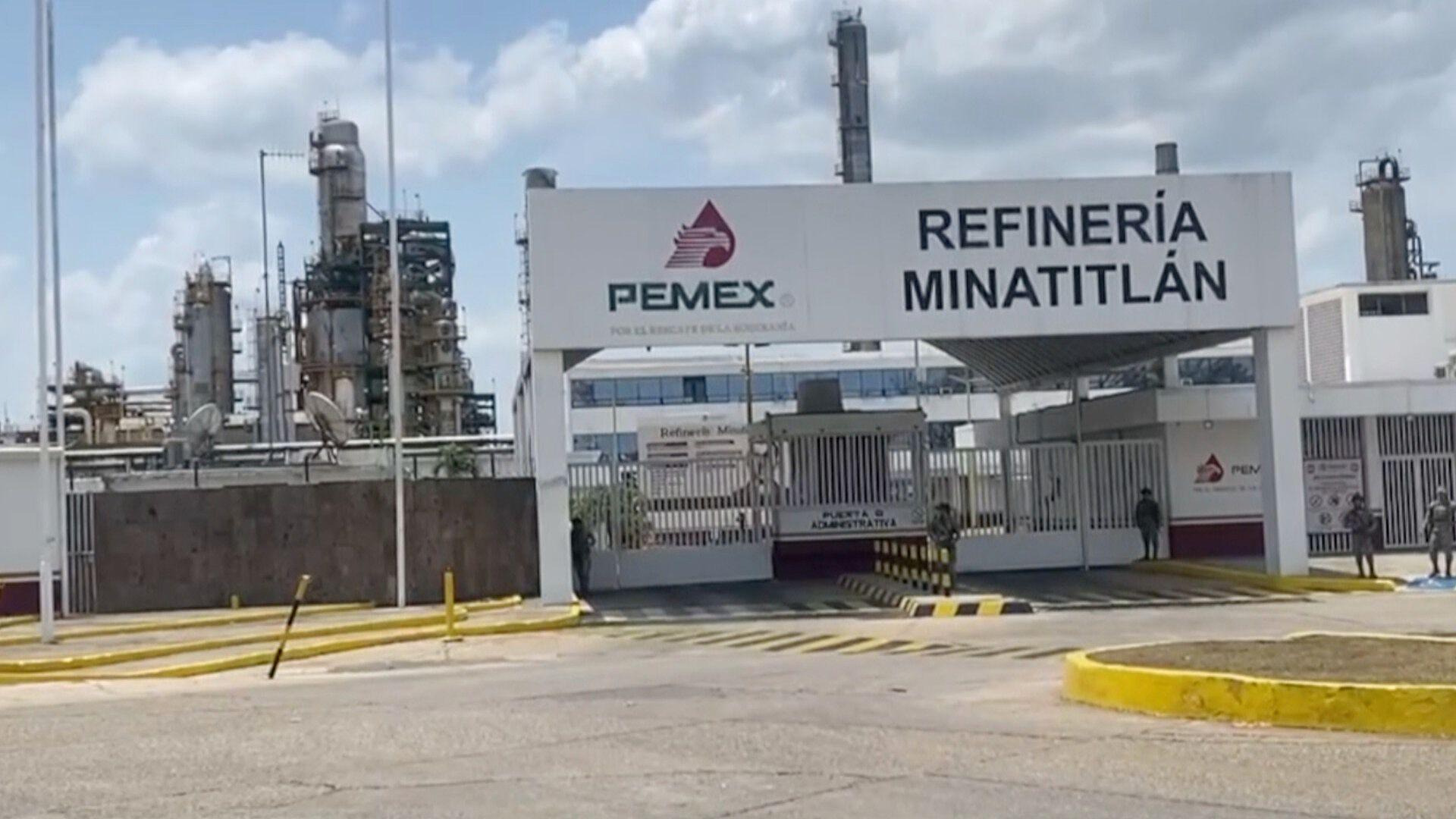 Piden a Pemex Pagar Adeudos a Contratistas de Refinería de Minatitlán | N+