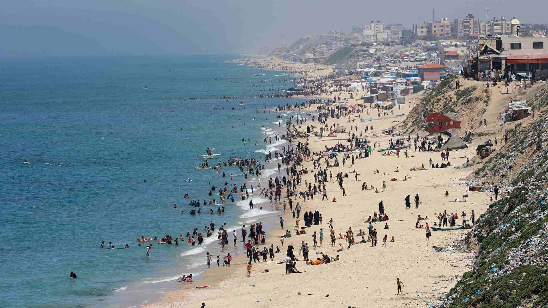Israel: Van a la Playa para Olvidarse un Momento de la Guerra en Gaza | N+