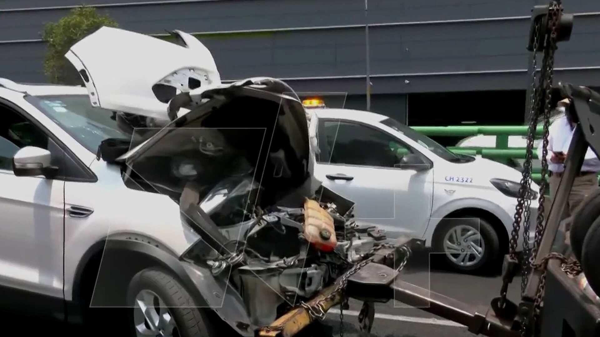 Mujer Choca contra Muro de Contención en Viaducto Río Becerra, CDMX Lunes 6 de Mayo 2024 | Foro ...