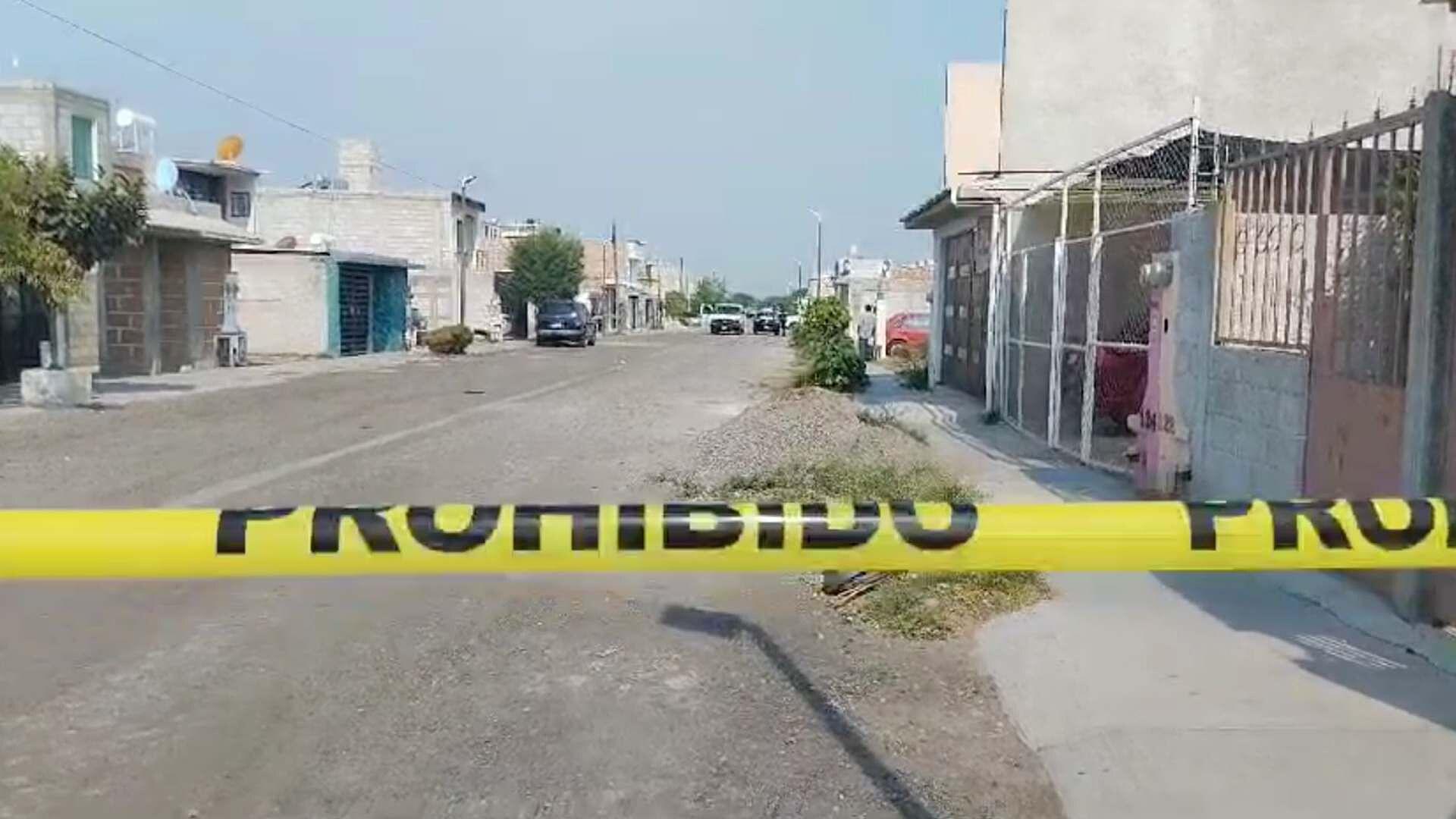 Vecinos Encuentran a un Hombre sin Vida Envuelto en una Cobija en Vía Pública en SJR | N+