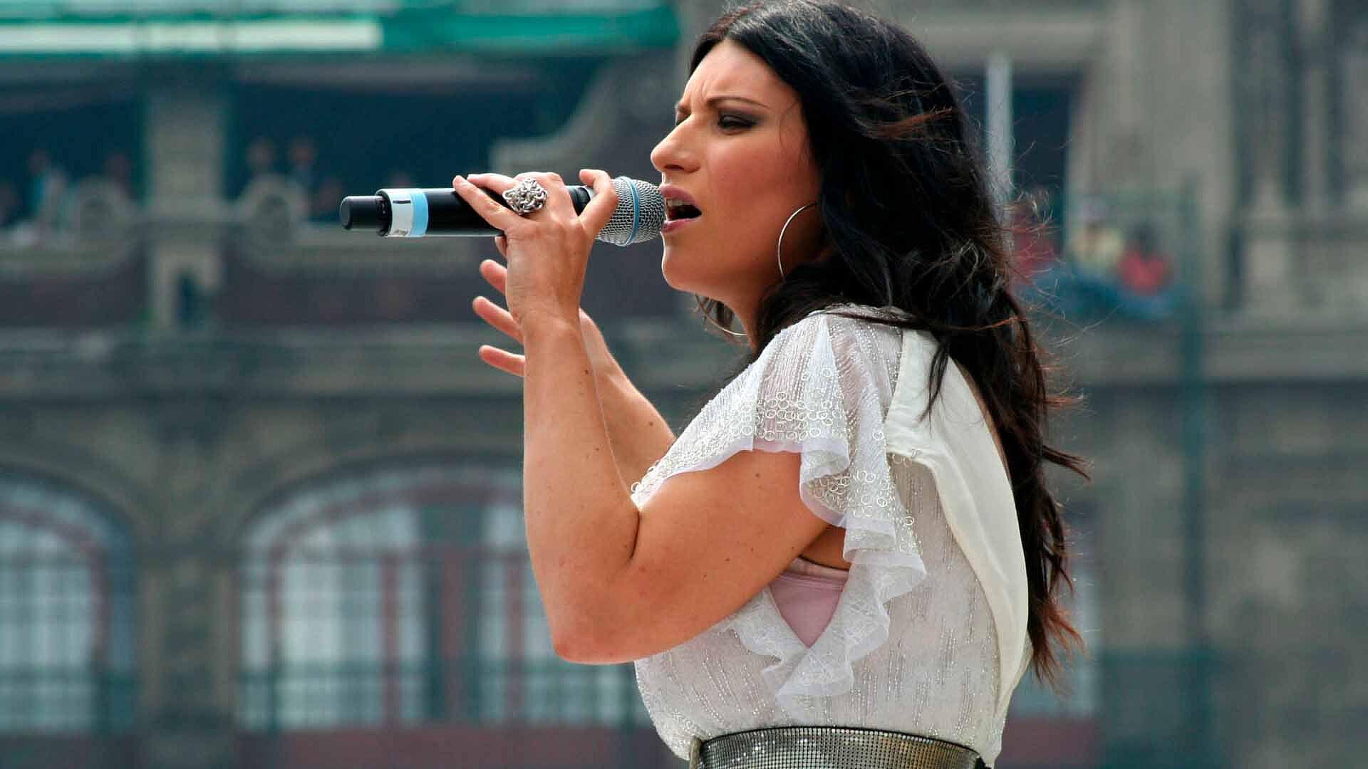 Laura Pausini Luce Rostro de Envidia a sus 50 Años | Espectáculos | N+