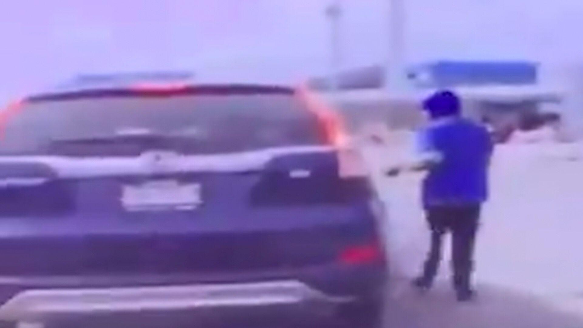 Video: Rayan Carro de Viajero en la Garita al 'No Apoyar con Dinero' | N+