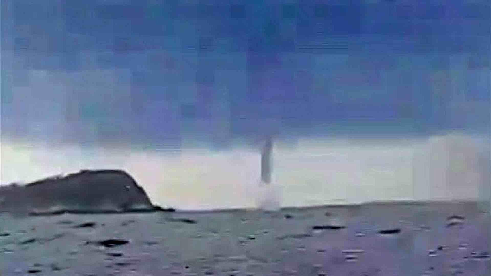 Tromba Marina Sorprende Frente a Playas de Huatulco, Oaxaca; No se Reportan Daños Materiales | N+