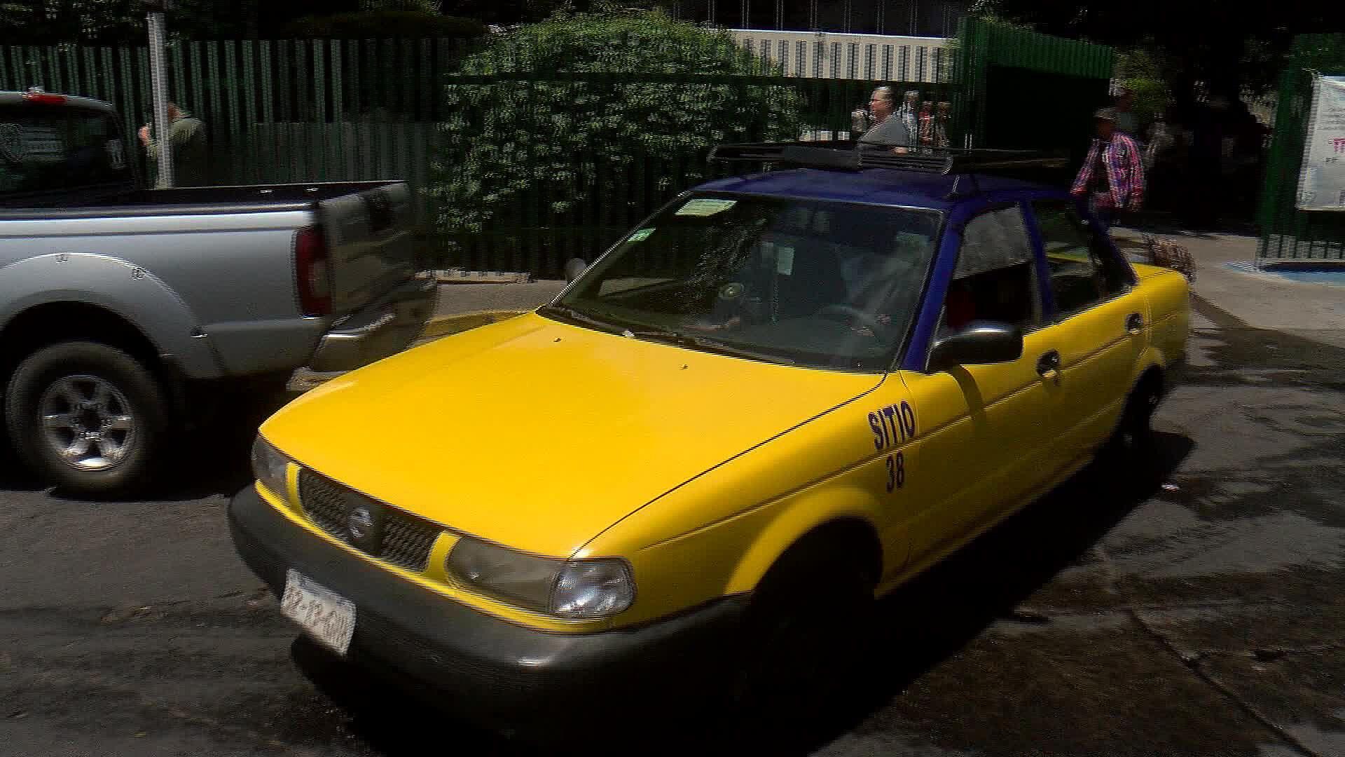Jubilan a los Taxis de Antiguo Modelo en el Área Metropolitana de ...