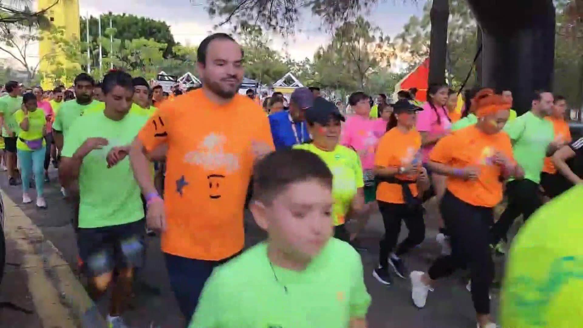 Llevan a Cabo la Carrera Neón 2024 en el Parque Metropolitano | N+