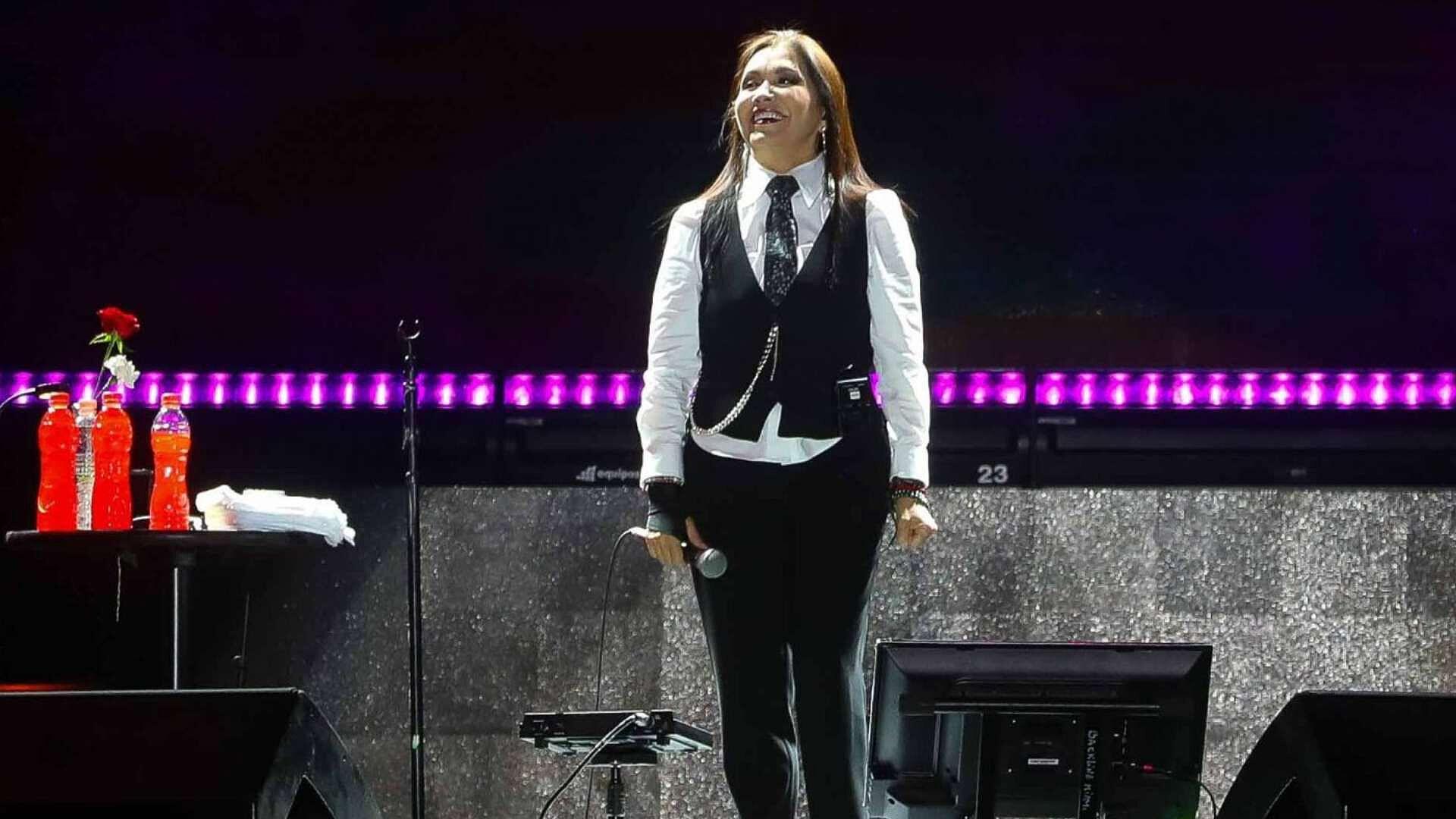 Ana Gabriel se Casa en Secreto con una Fan y Planea Inolvidable Luna de ...