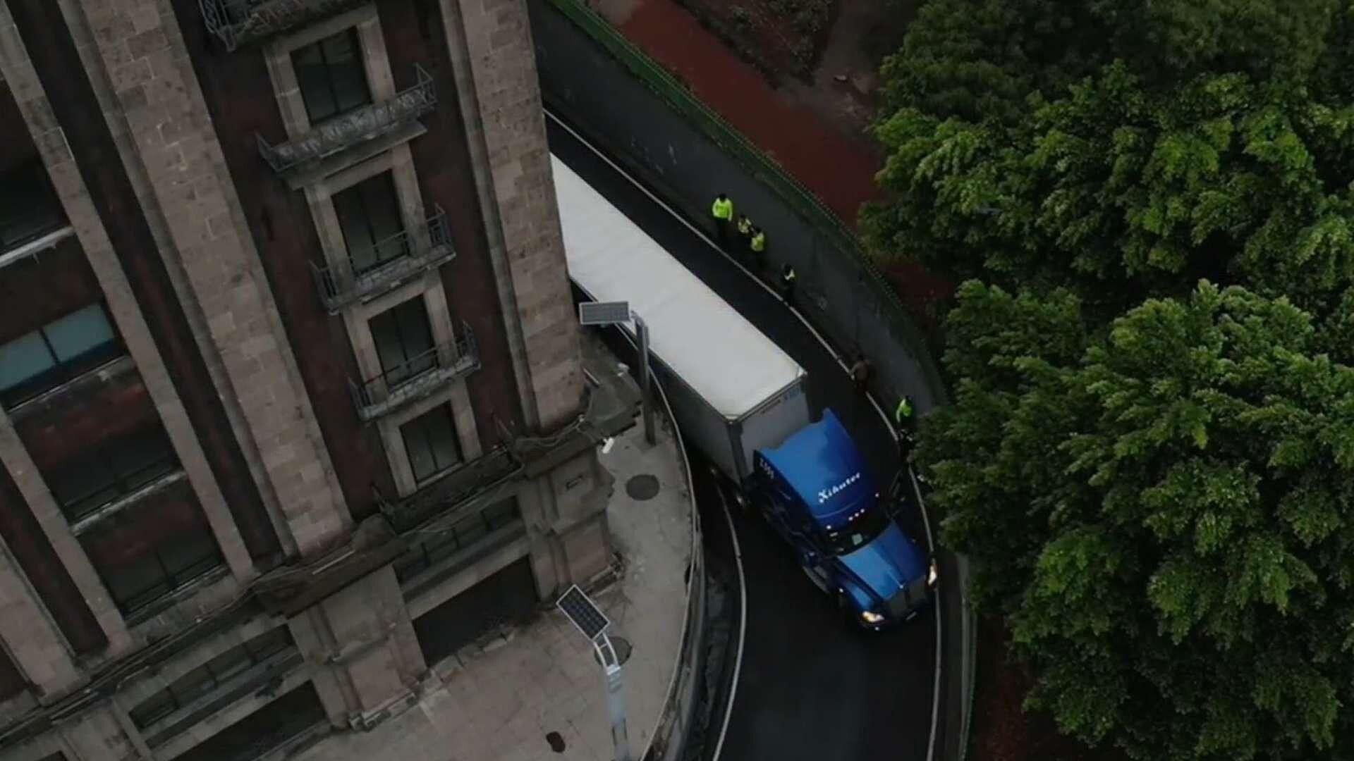 Así se Ve desde el Aire el Tráiler Atorado en la Incorporación de Fray ...