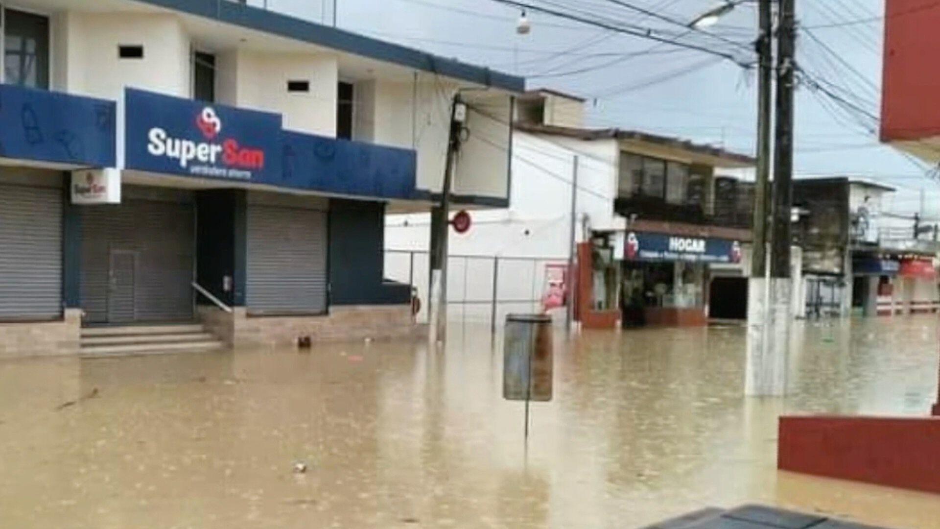 Desbordamiento del Río Bobos Causa Inundaciones en San Rafael, Veracruz ...
