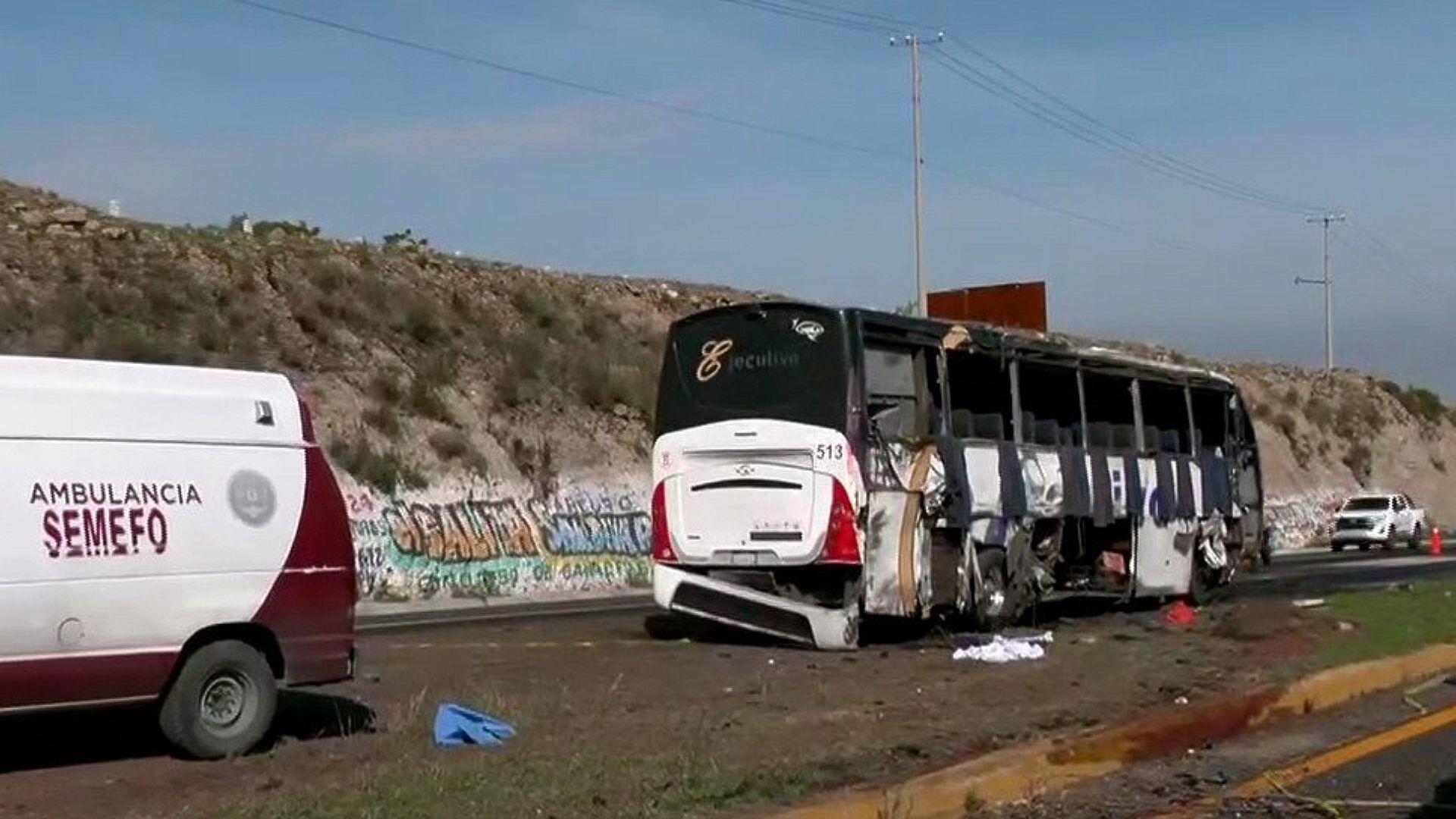 Choque Entre Autobús De Pasajeros Y Tráiler Deja Un Muerto En La