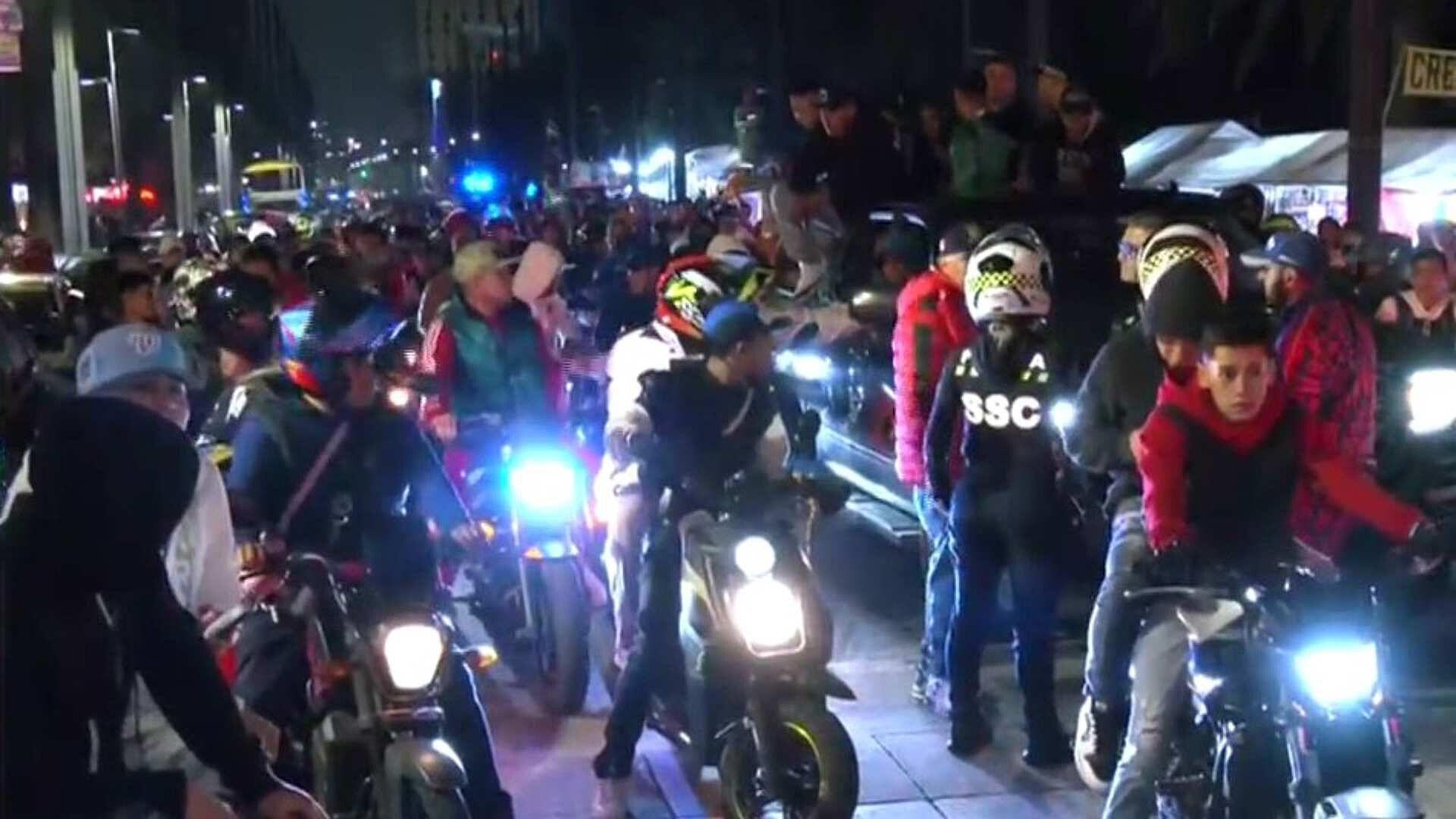 En Vivo: Realizan Rodada de Motos en el Monumento a la Revolución, CDMX ...