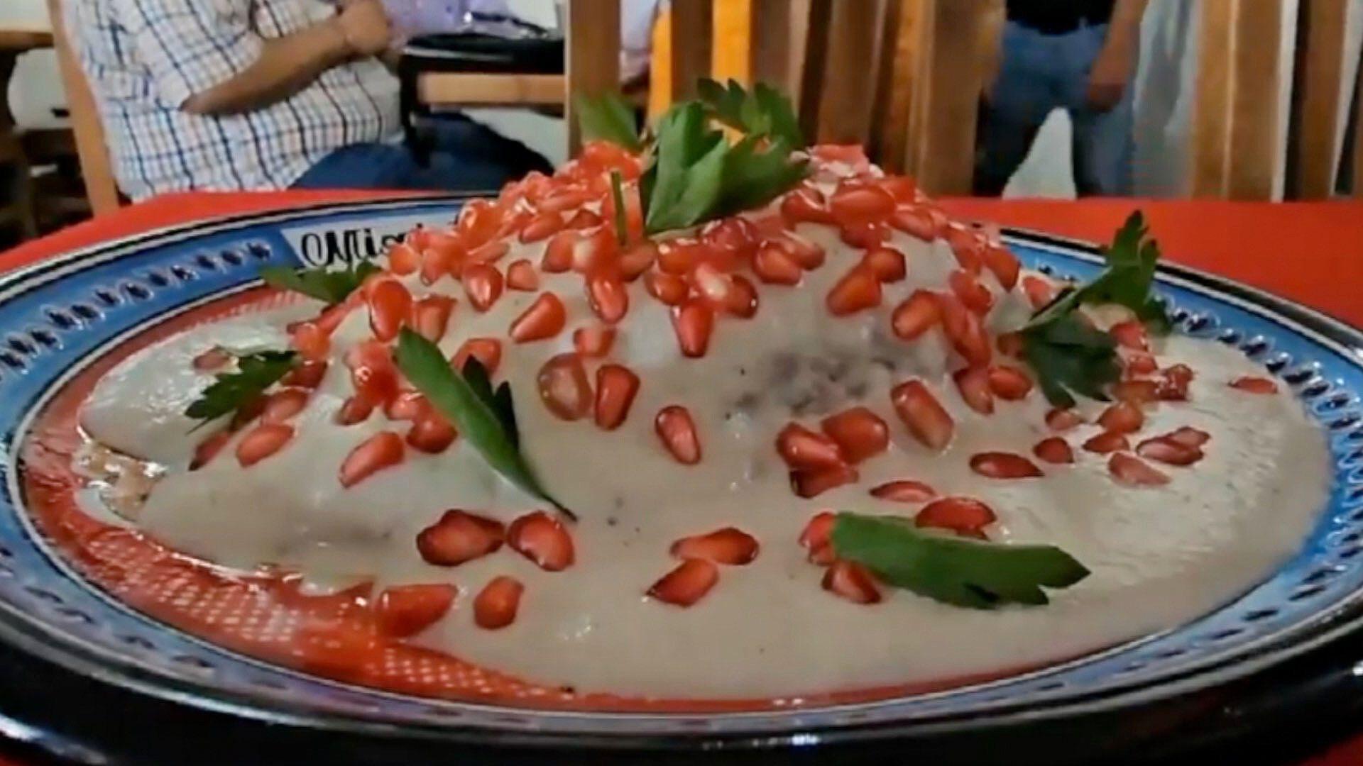 Rafael Cid Lleva 23 Años Haciendo Chiles en Nogada en Puebla | N+