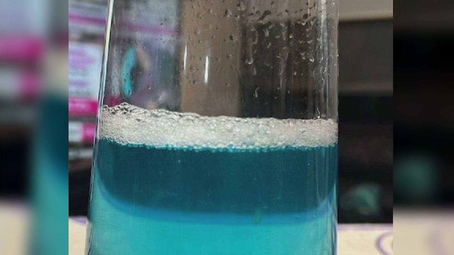 ¿Azulitos Gratis? Vecinos Denuncian Agua Potable con Color Azul en la ...