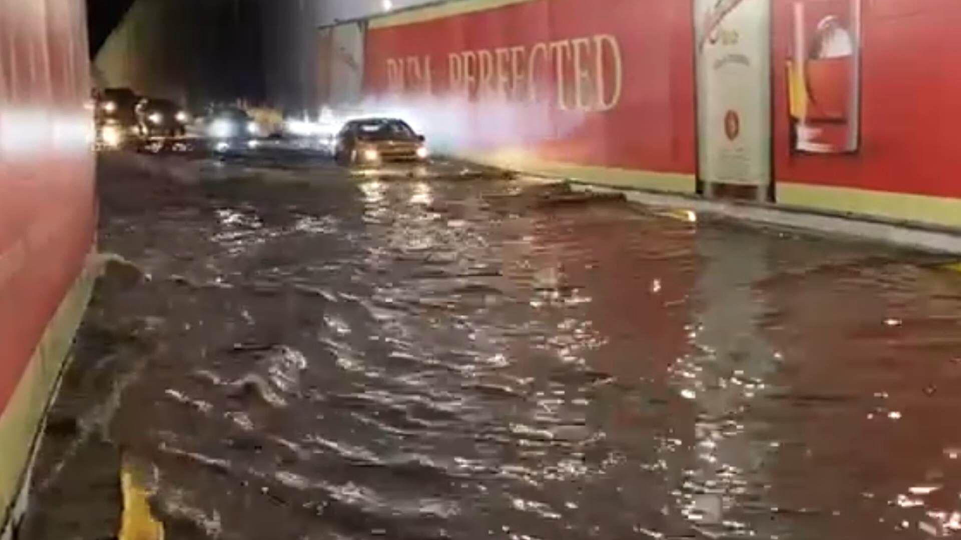 CDMX: Bajo Puente de Calzada Chivatito Está Totalmente Inundado Hoy 14 ...