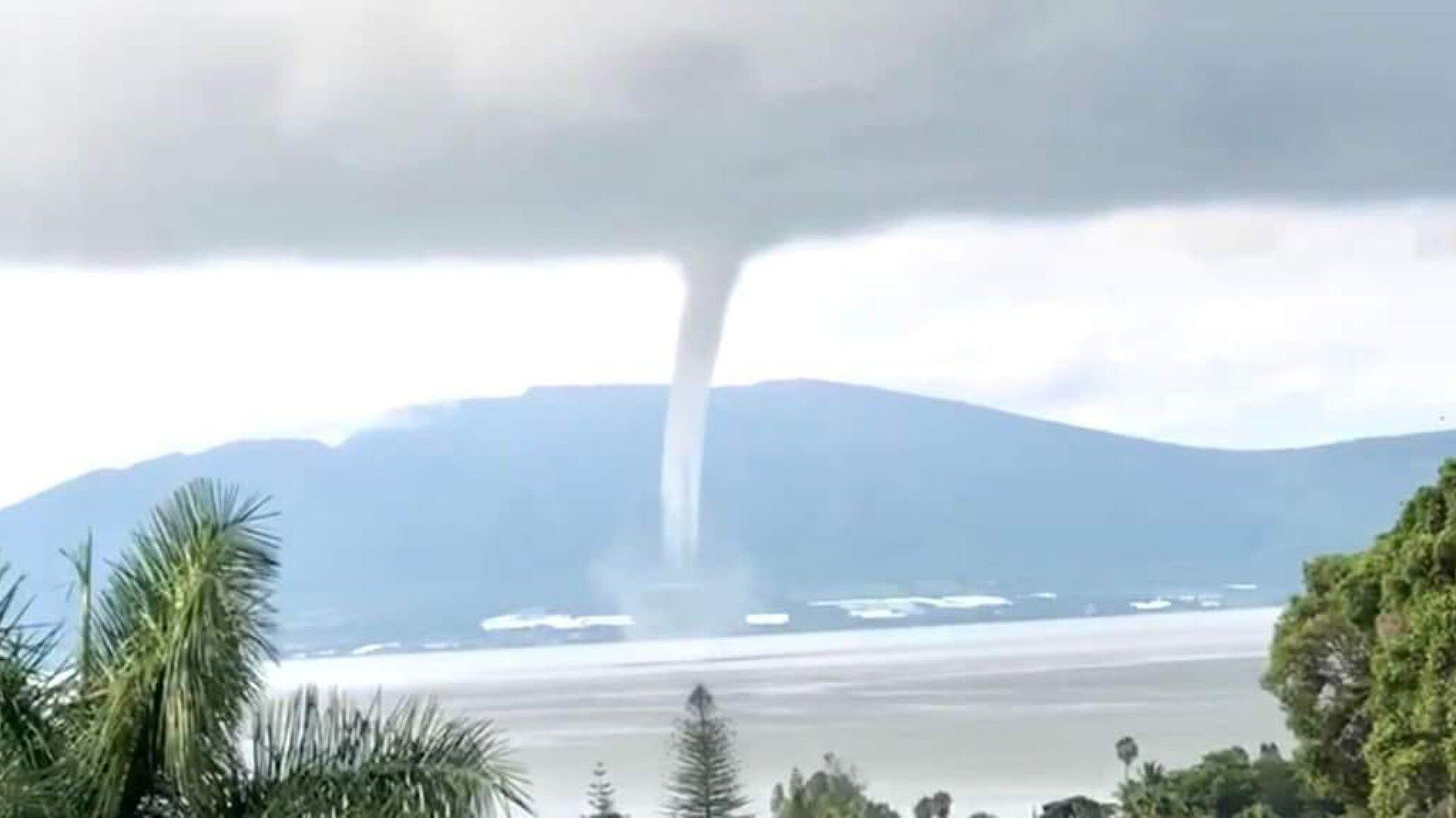 Tromba se Forma en el Lago de Chapala, Jalisco | Video | N+