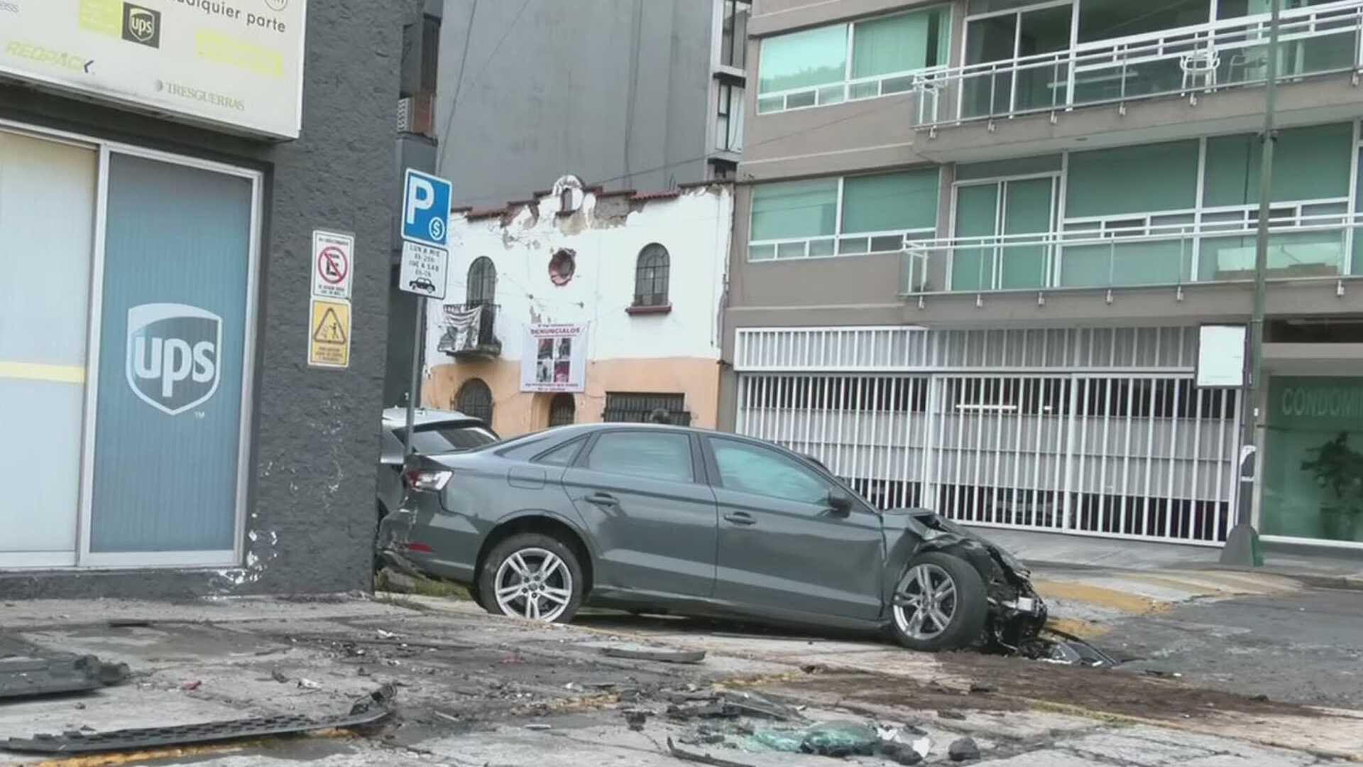 Abandonan Auto de Lujo Tras Fuerte Choque Patriotismo y Benjamín ...