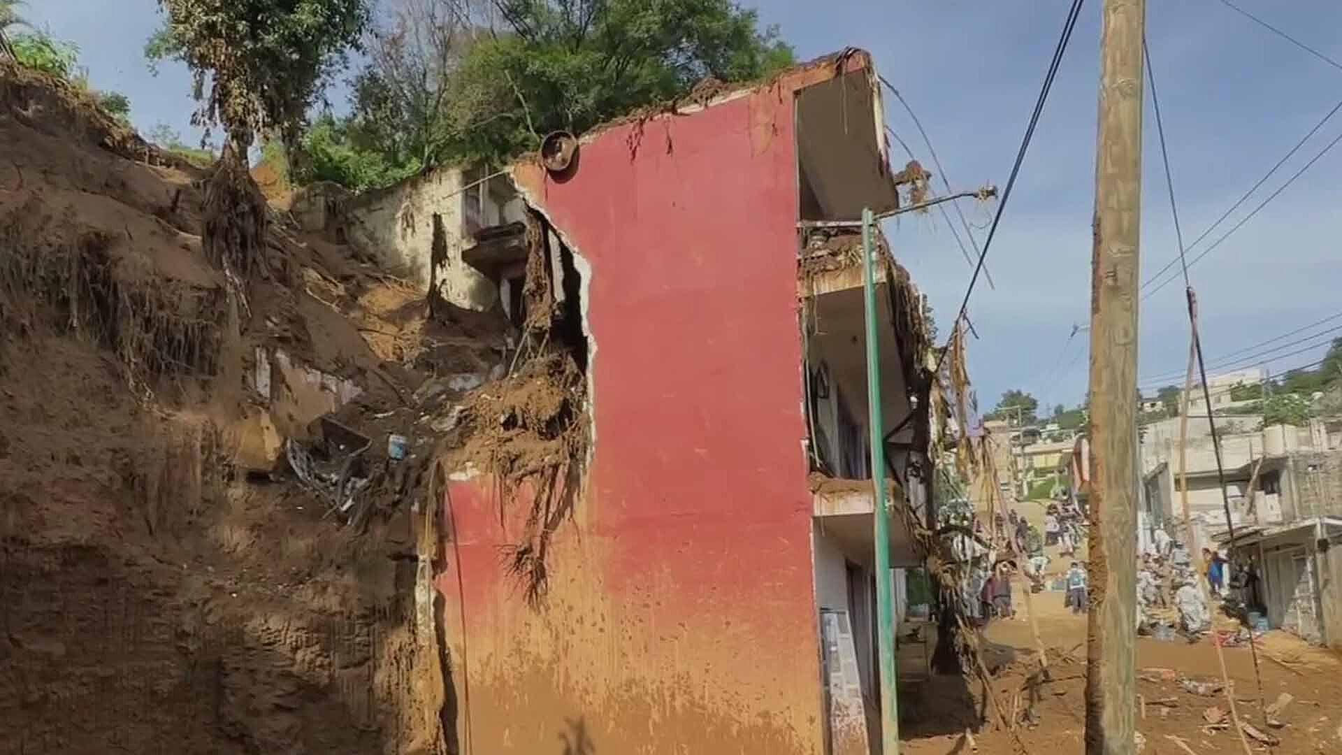 Estremece Derrumbe de Cerro en Xalapa, Veracruz; Viviendas Quedan Sepultadas | N+