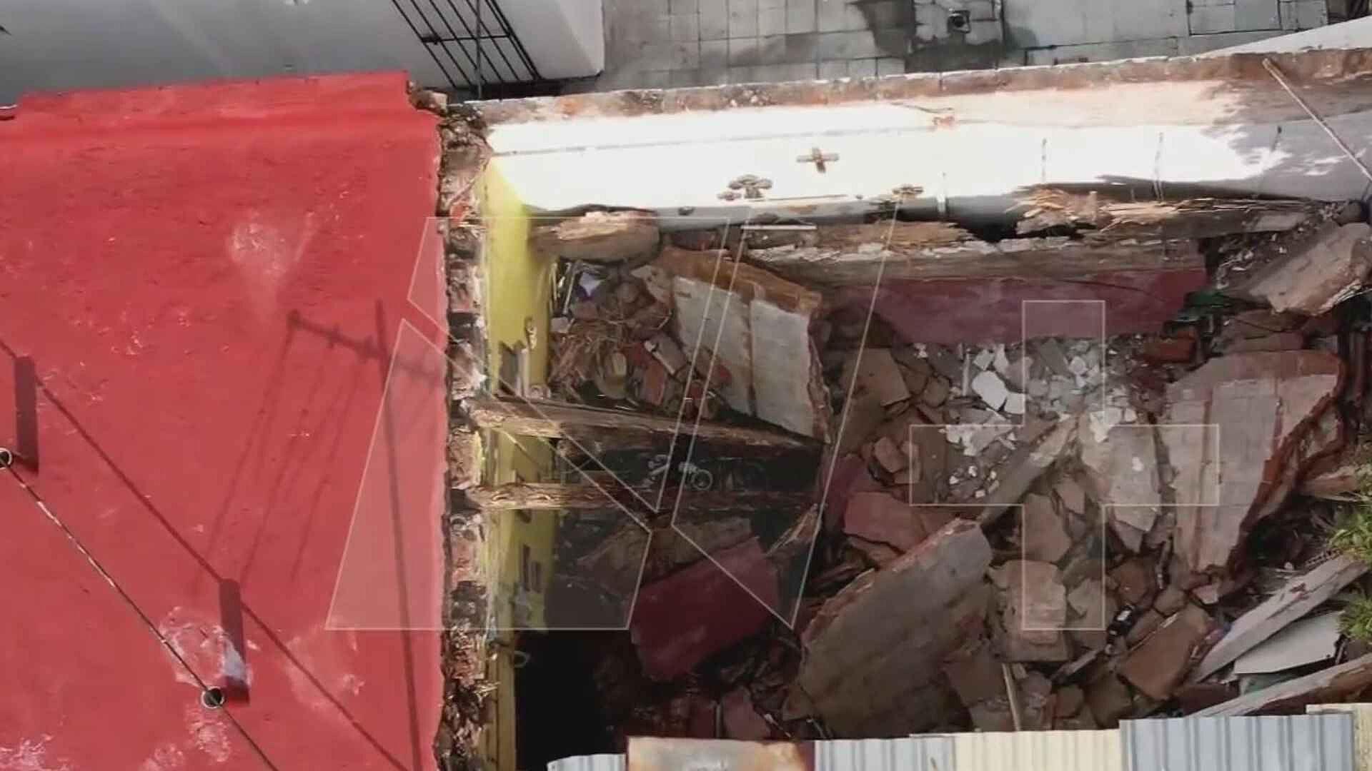 Así se Ve Desde el Aire el Colapso del Techo de una Casa en la Col ...