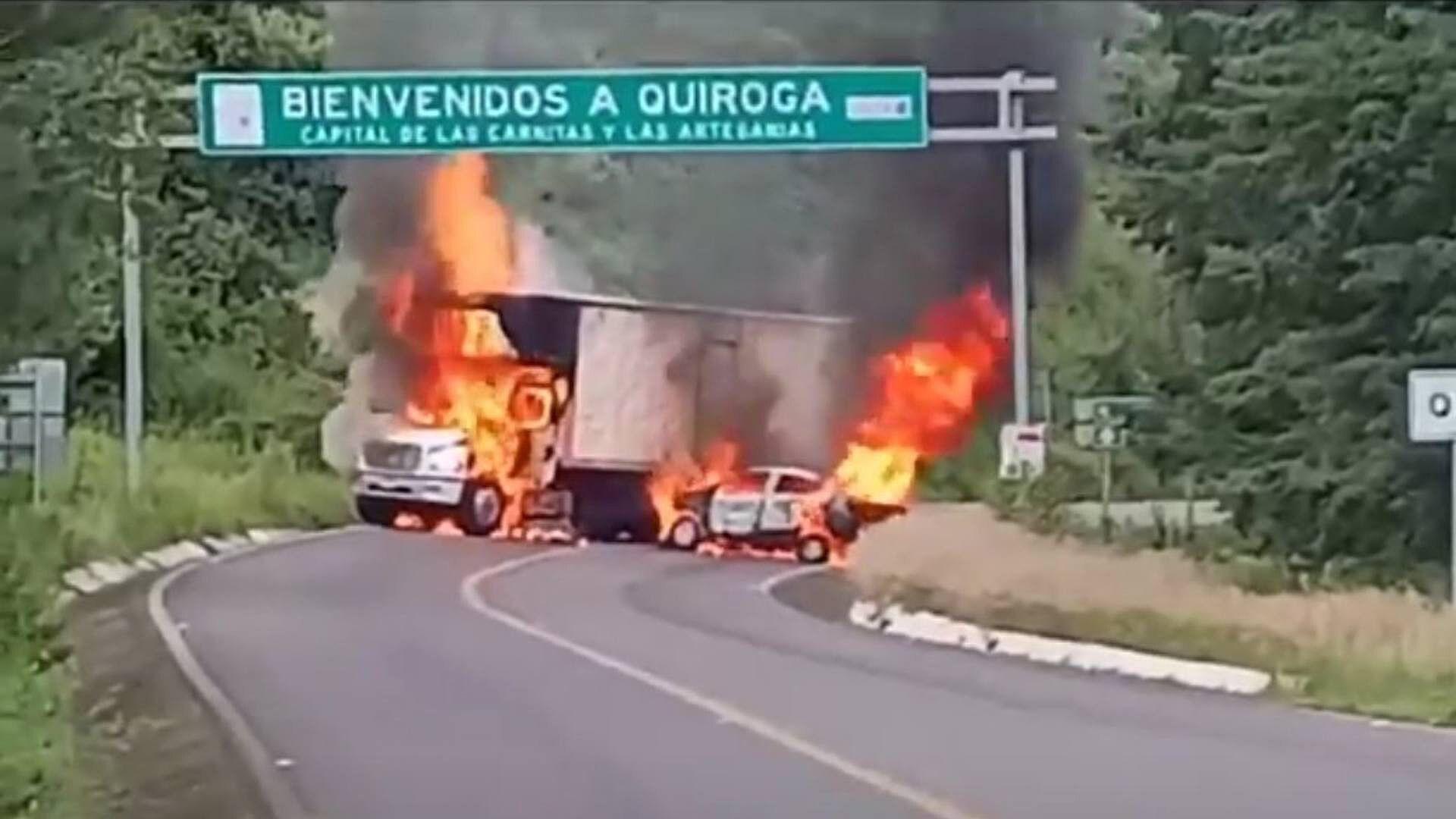 Reportan Quema de Vehículos en Quiroga, Michoacán | N+