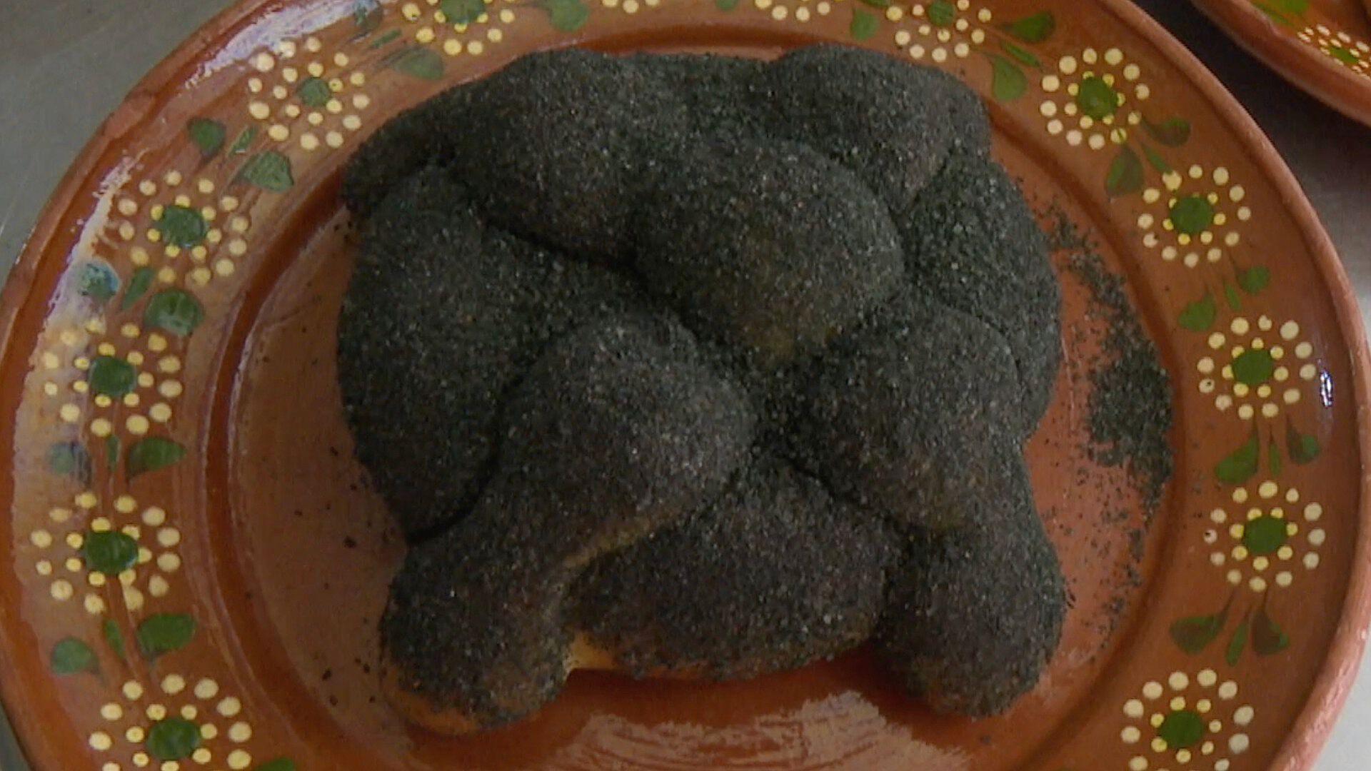 ¿Has Probado el Pan de Muerto con Cenizas? Te Contamos Cómo se Hace | N+