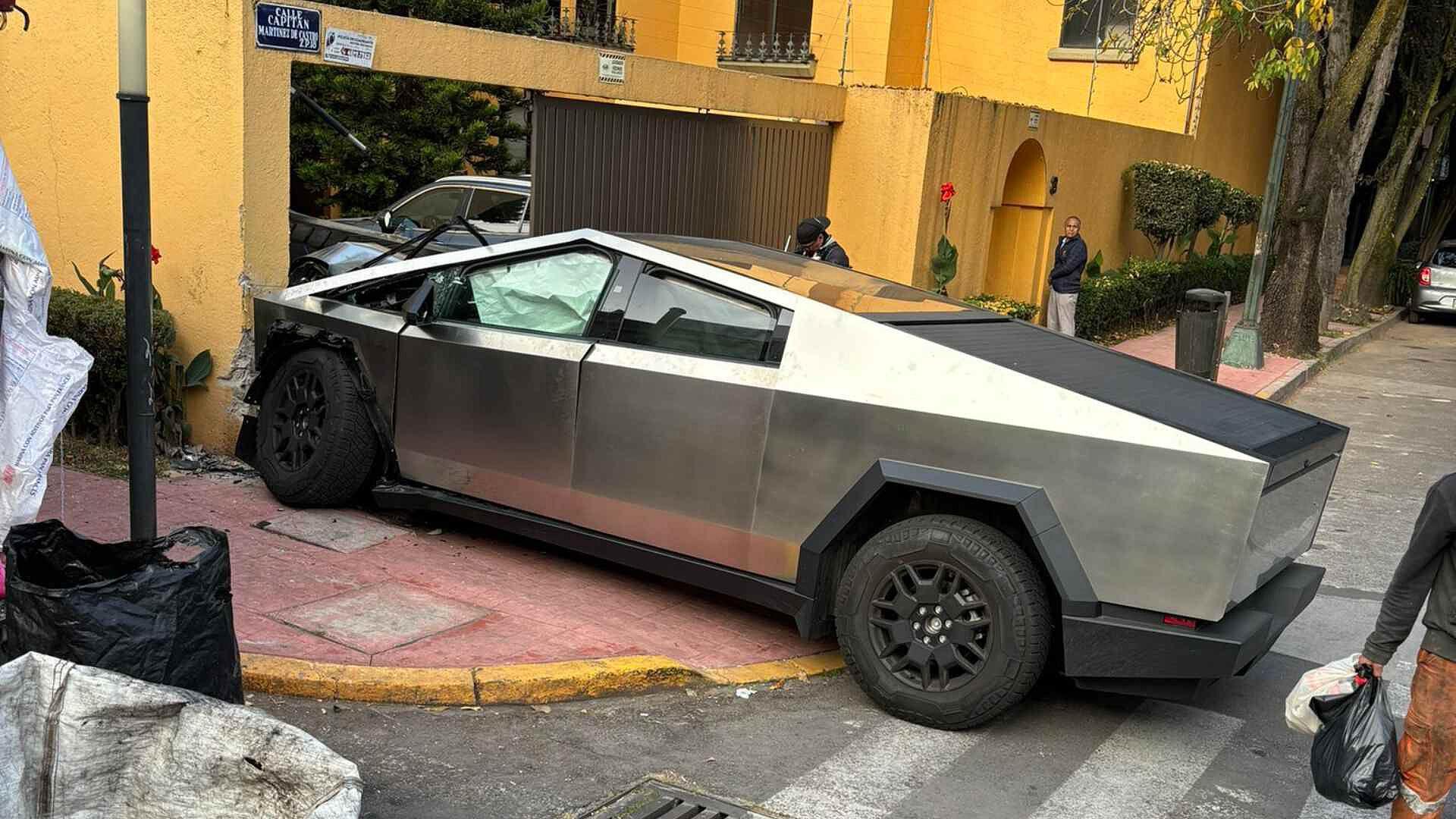 ¿Quién es el Cantante de Corridos Tumbados que Chocó su Cybertruck de ...
