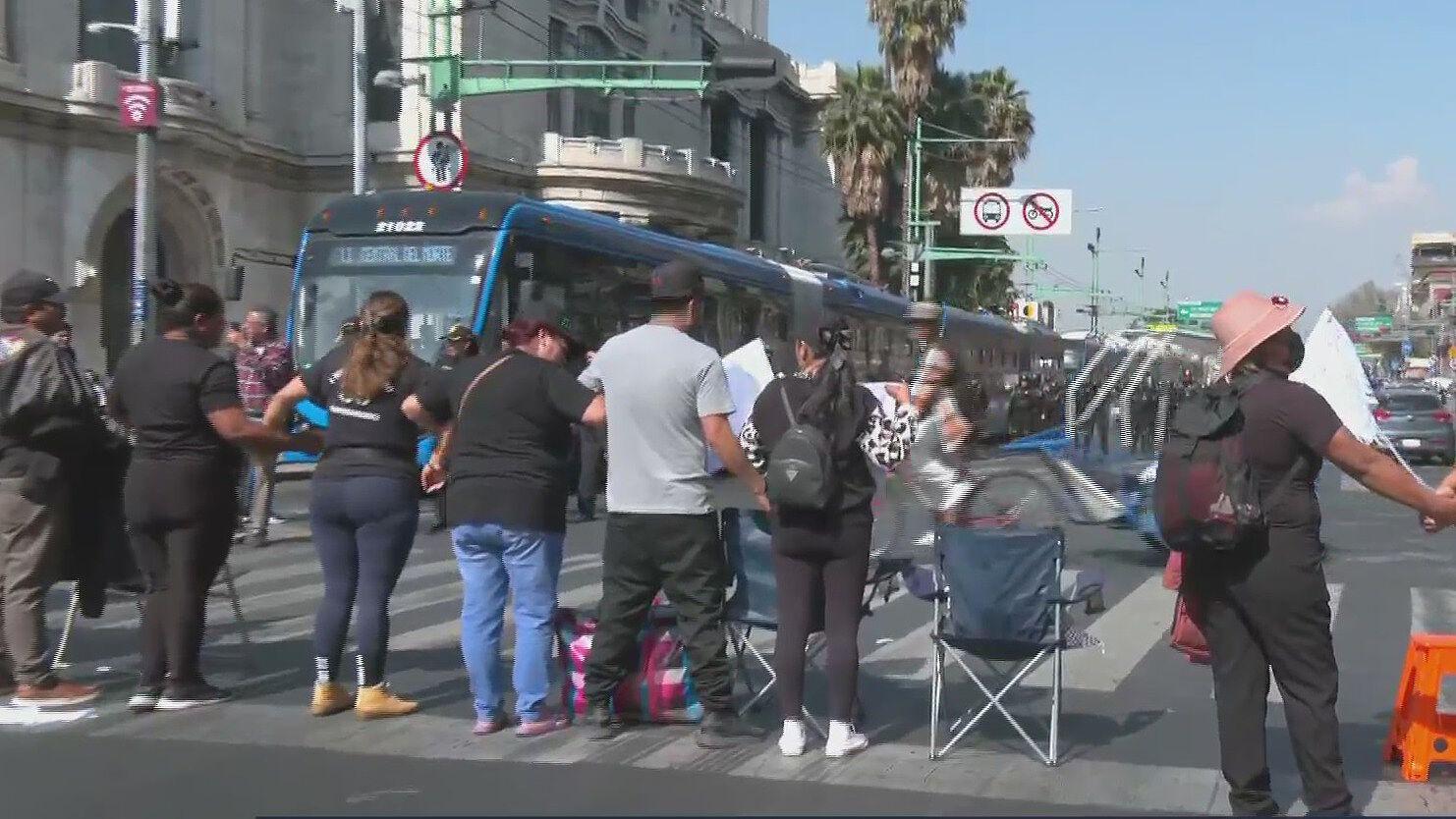 Pobladores de Maclovio, Tijuana, Bloquean Eje Central en CDMX | N+