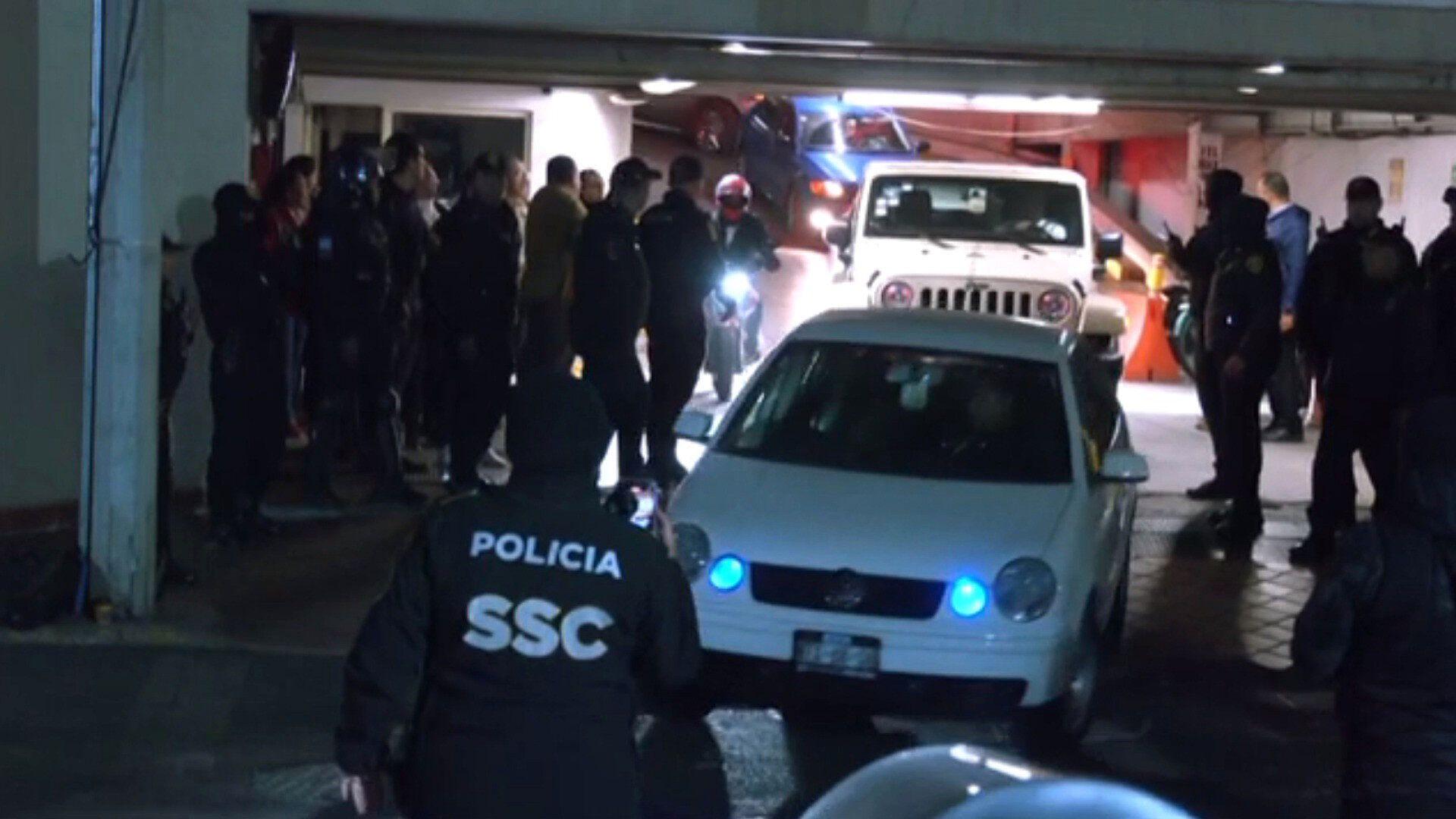 Policías Sacan a Trabajadores Retenidos por Manifestantes en Torre ...