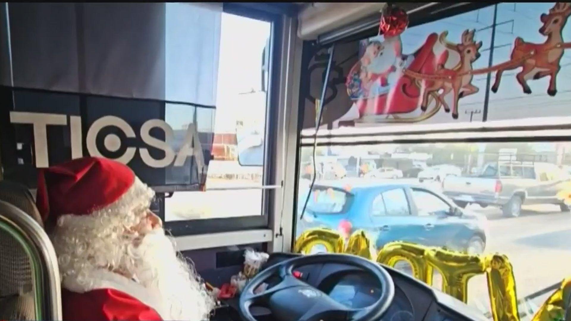 Celebra "Edgar Santa Claus" Navidad a Usuarios | N+