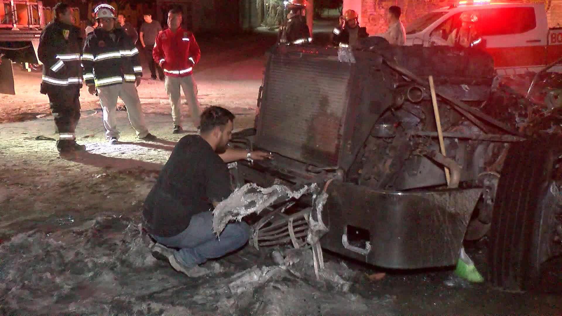 Operador de Tráiler en Llamas se Lanza Por La Ventanilla Para Salvar su ...