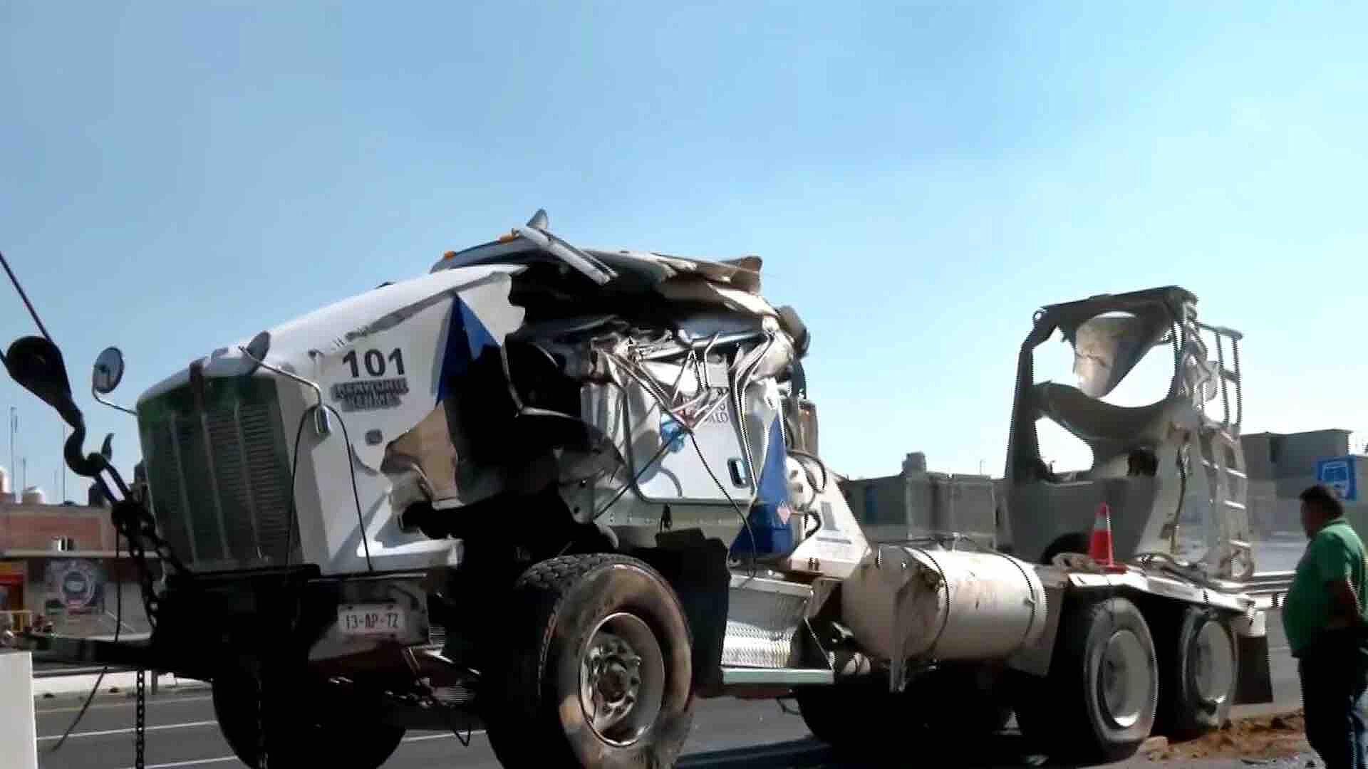 Difunden Video del Choque en la México-Pachuca en Tecámac que Provocó Volcadura de Revolvedora | N+