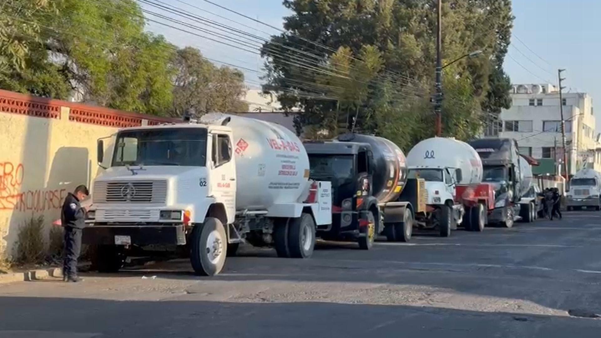 Decomisan Más de una Docesa de Pipas de Gas LP | N+