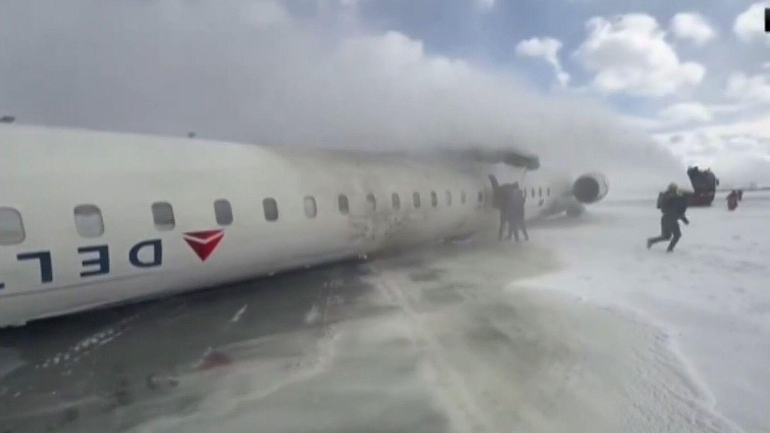 ¿Por Qué Avión Quedó de Cabeza en Toronto? Capitán Archie Detalla ...