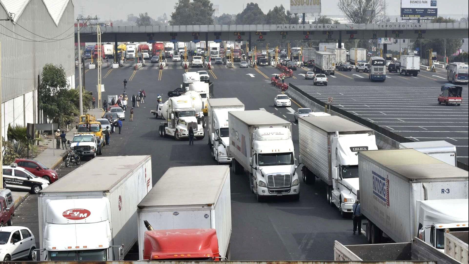 Capufe Reporta Dos Bloqueos en la Autopista México-Querétaro | N+