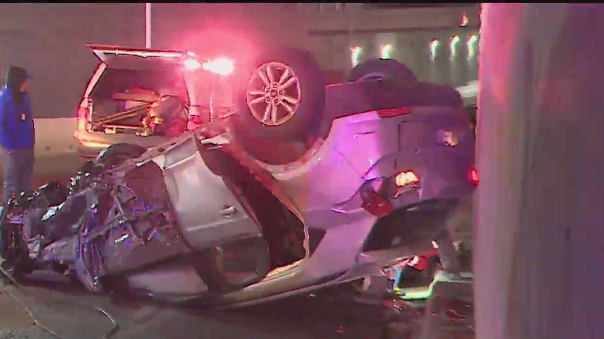 Deja Volcadura Dos Heridos en Av. Revolución | N+