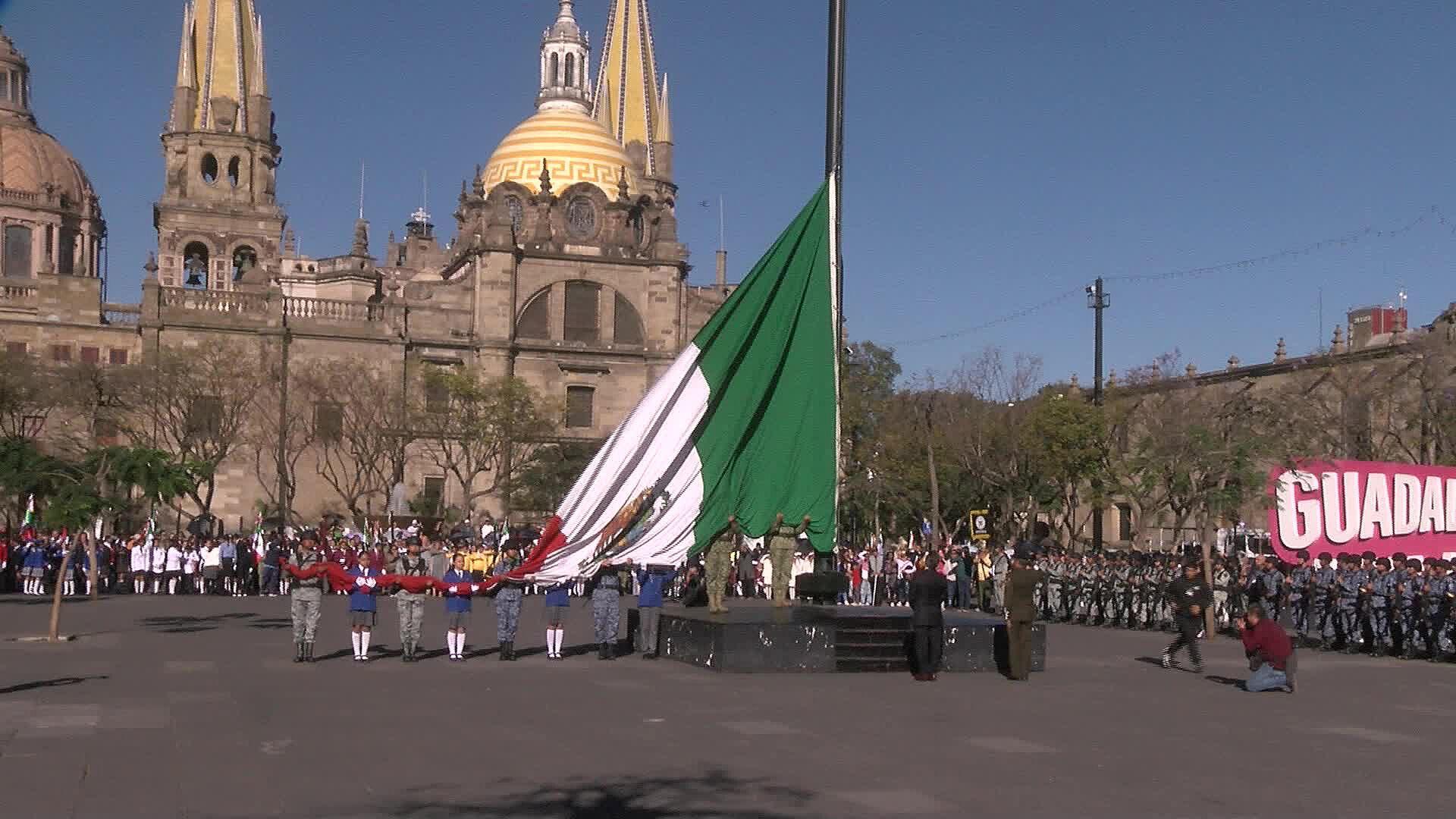 Celebran el Día de la Bandera con una Ceremonia en la Plaza Liberación | N+
