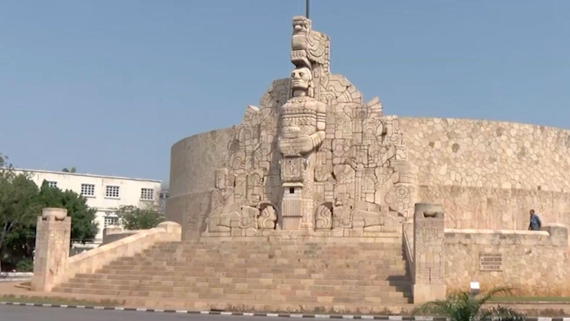 Punto Principal para los Turistas; Monumento a la Bandera en Mérida | N+