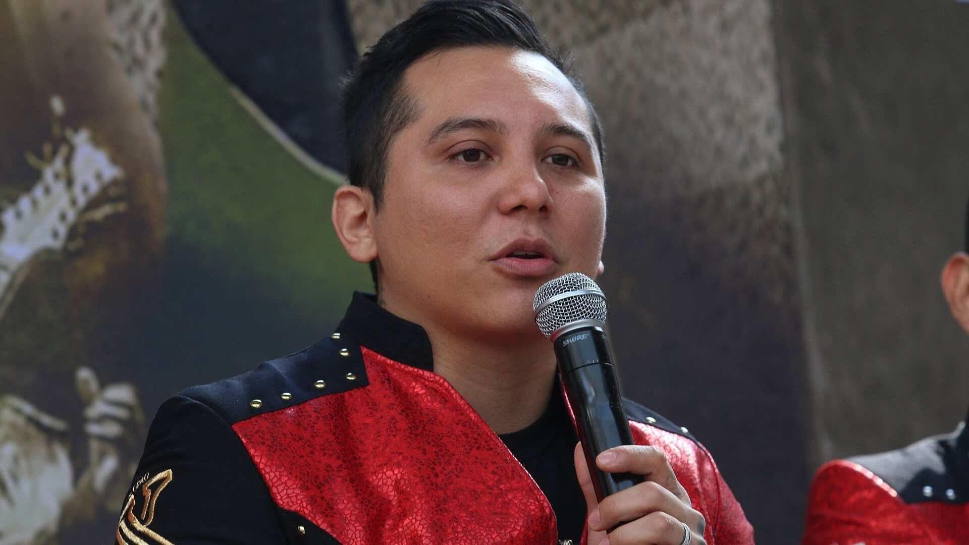 Edwin Luna Sorprende a su Esposa con Romántica Serenata | N+