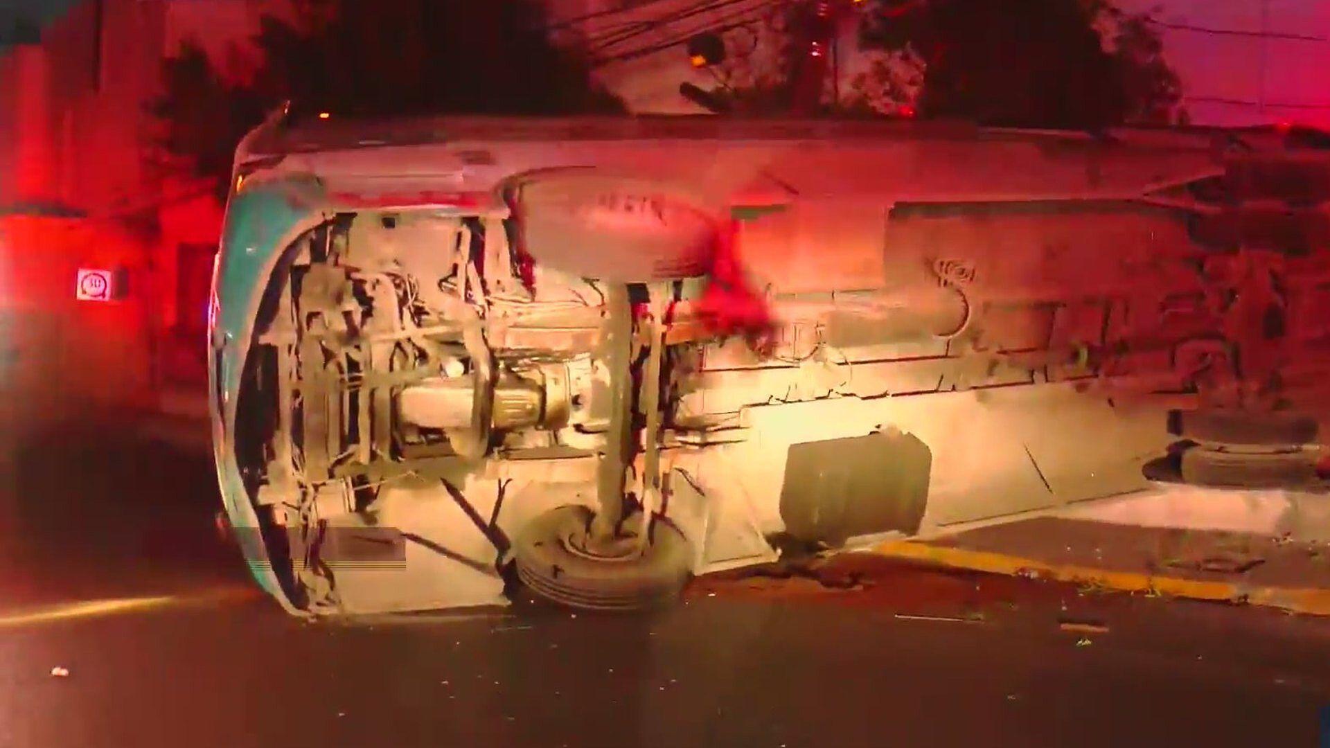 Vuelca Camión Urbano 172 en Choque con Ruta Marín | N+