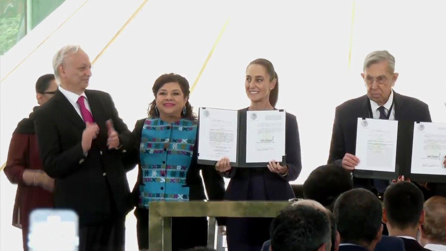 Claudia Sheinbaum Firma Decreto que Expide Leyes Secundarias de CFE y ...