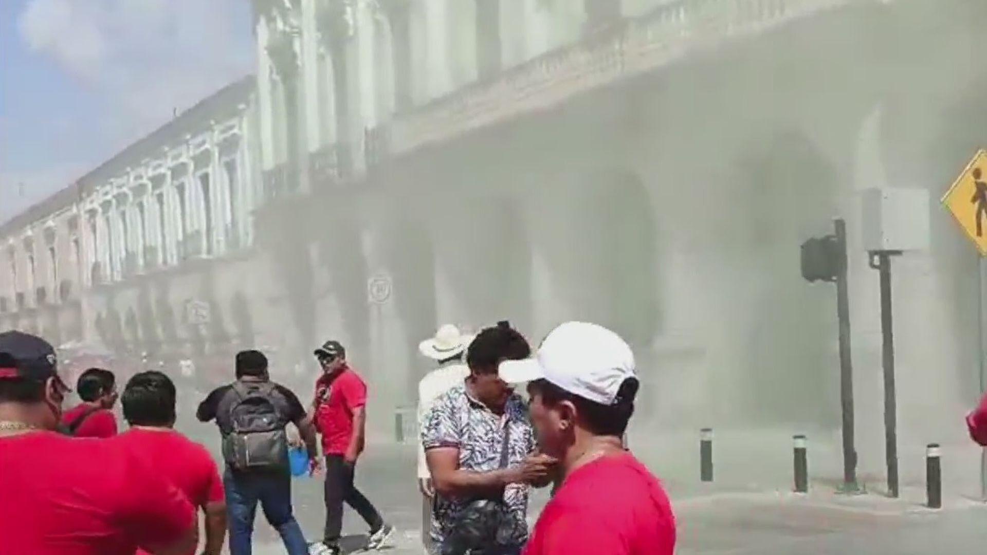 Integrantes de CNTE Trataron de Irrumpir en Palacio de Gobierno de ...