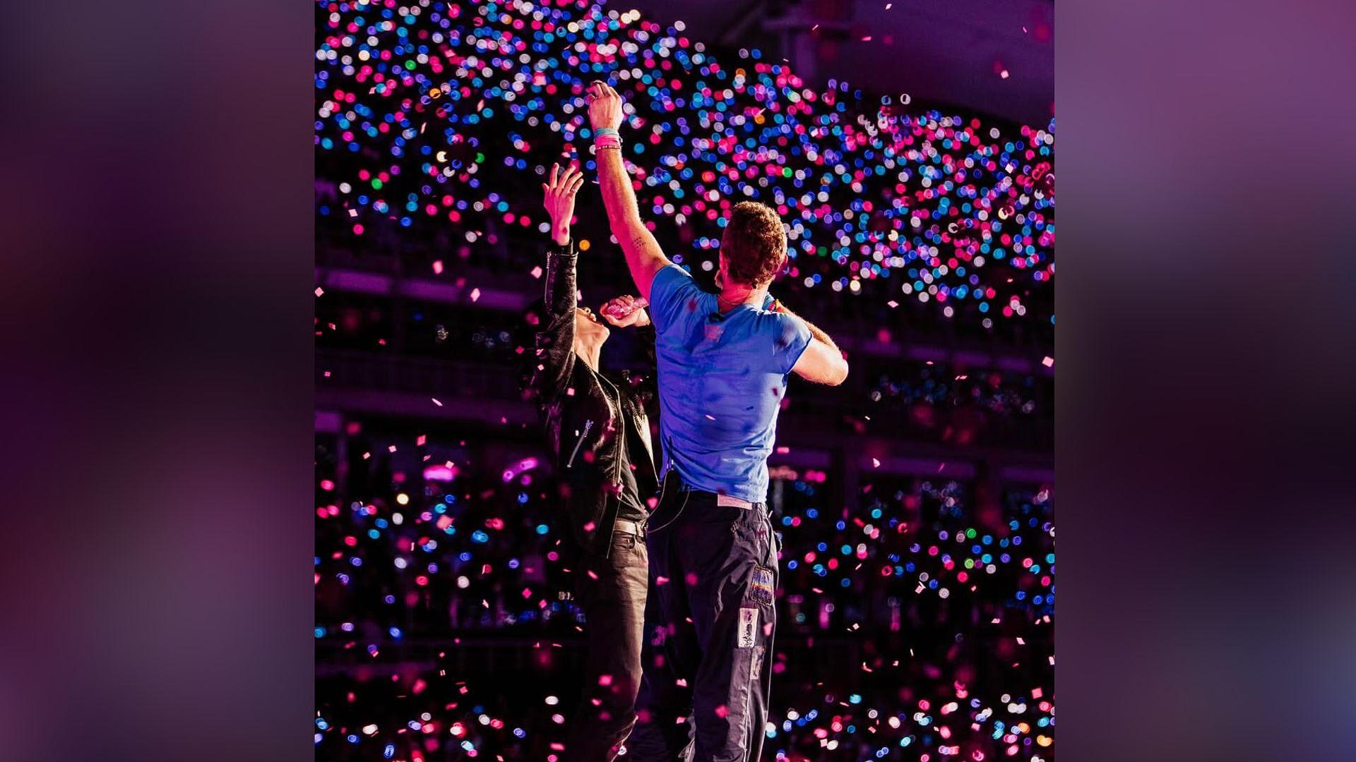 Jin de BTS Canta con Coldplay durante Concierto: Así fue el Momento ...