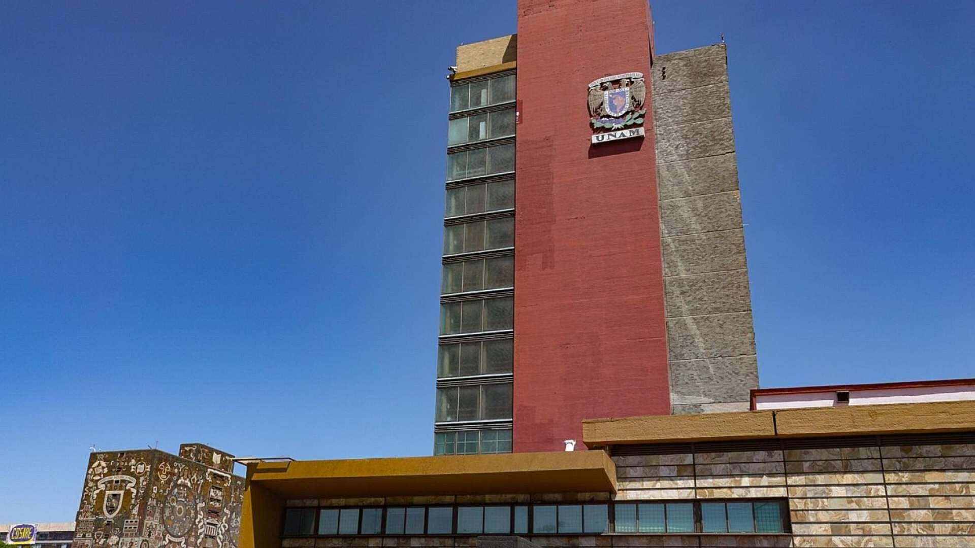 Alumnos de la UNAM Reciben Beca Benito Juárez de Nivel Media Superior | N+