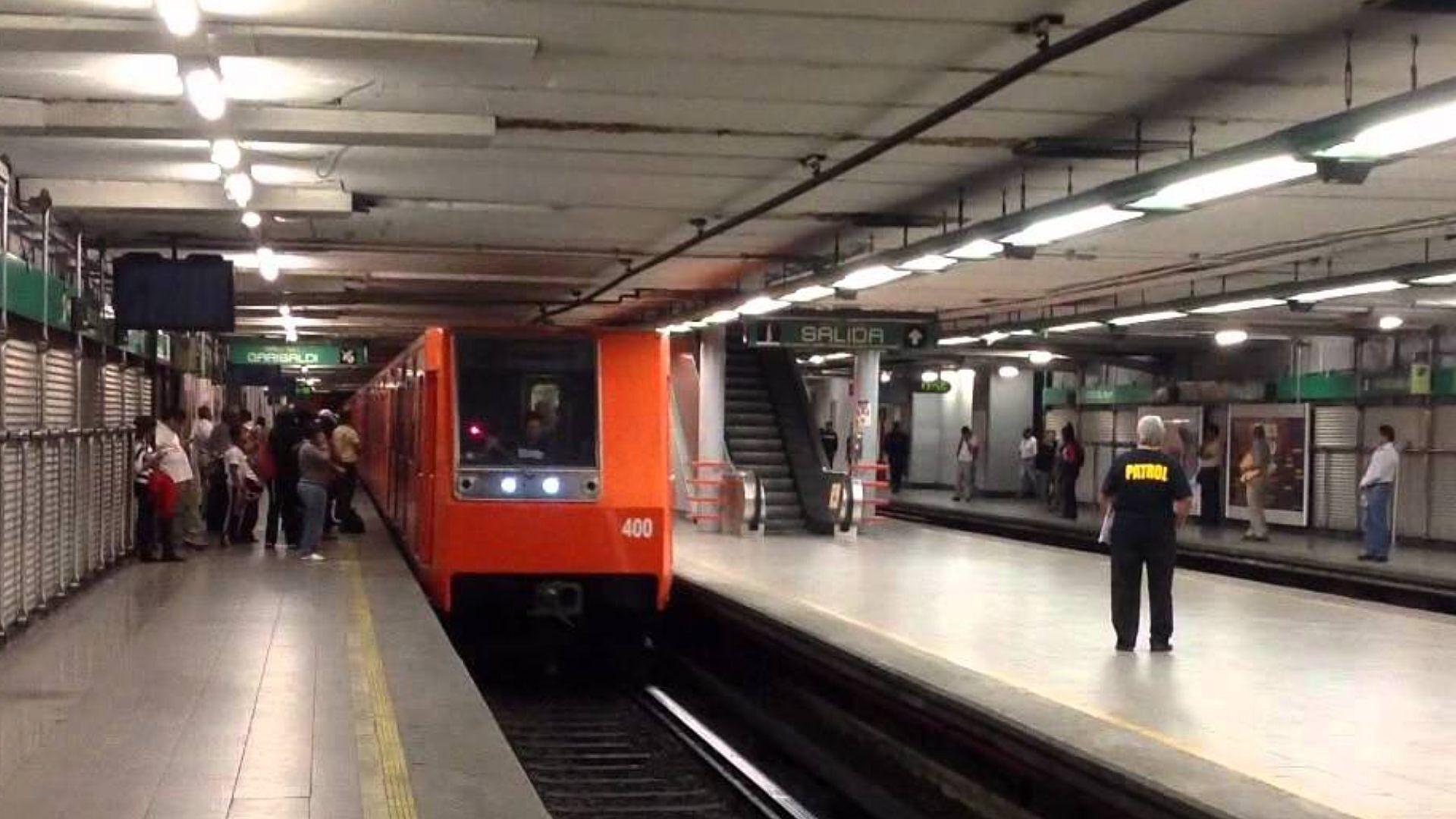 Metro CDMX: Abuelito se Desvanece y Muere en Anden de la Estación ...