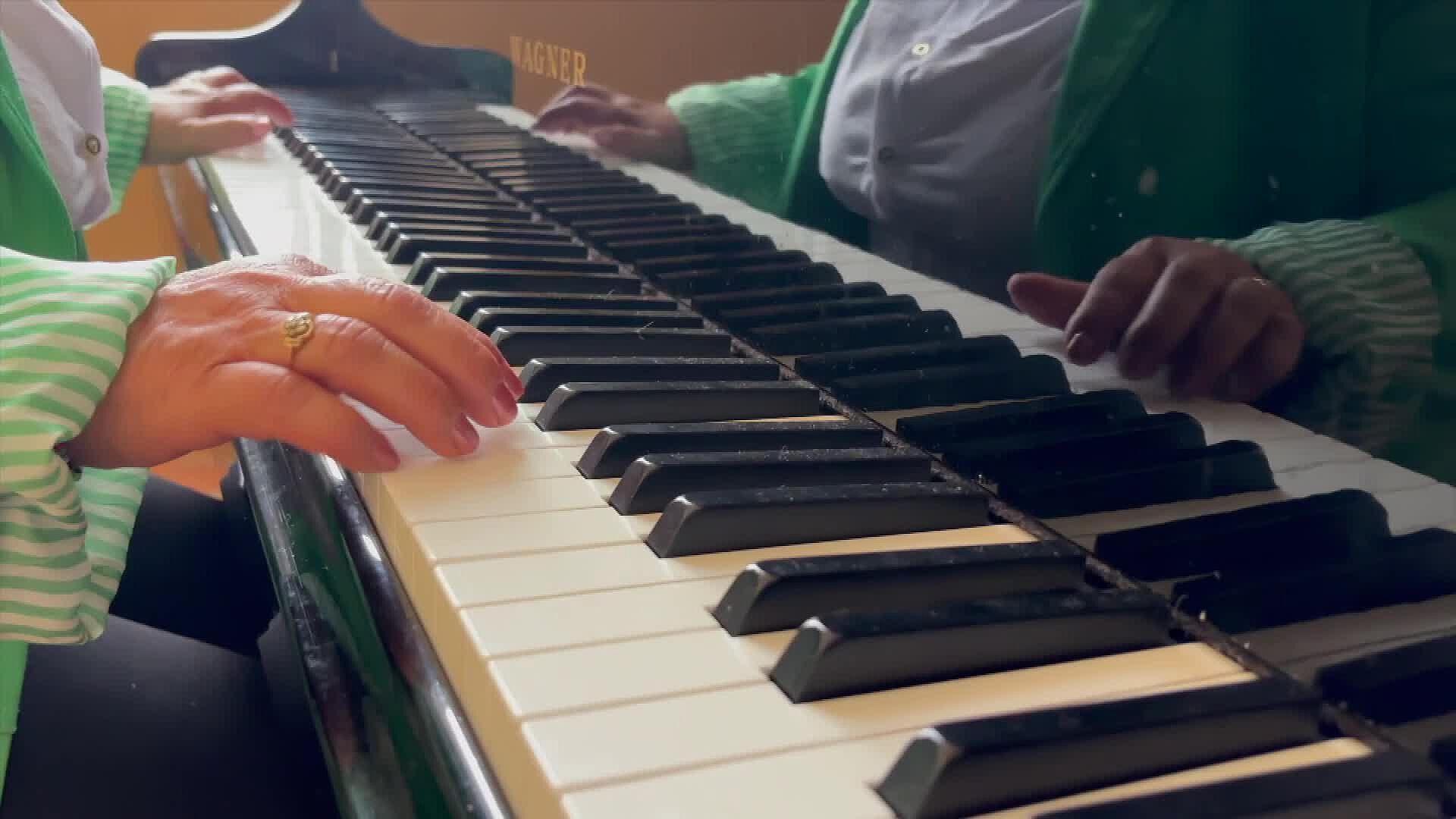 Ella es María Escobedo, Cantautora que Busca Dejar Huella A Través de ...