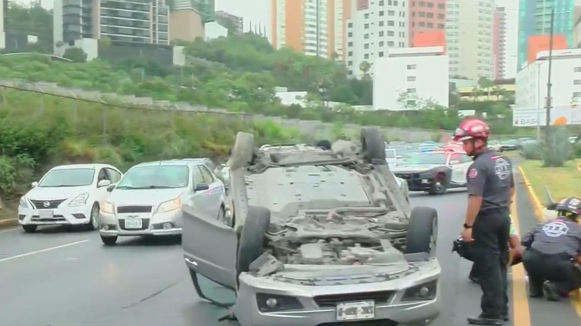 Deja Un Herido Volcadura de Vehículo en Av. Lázaro Cárdenas en San Pedro | N+