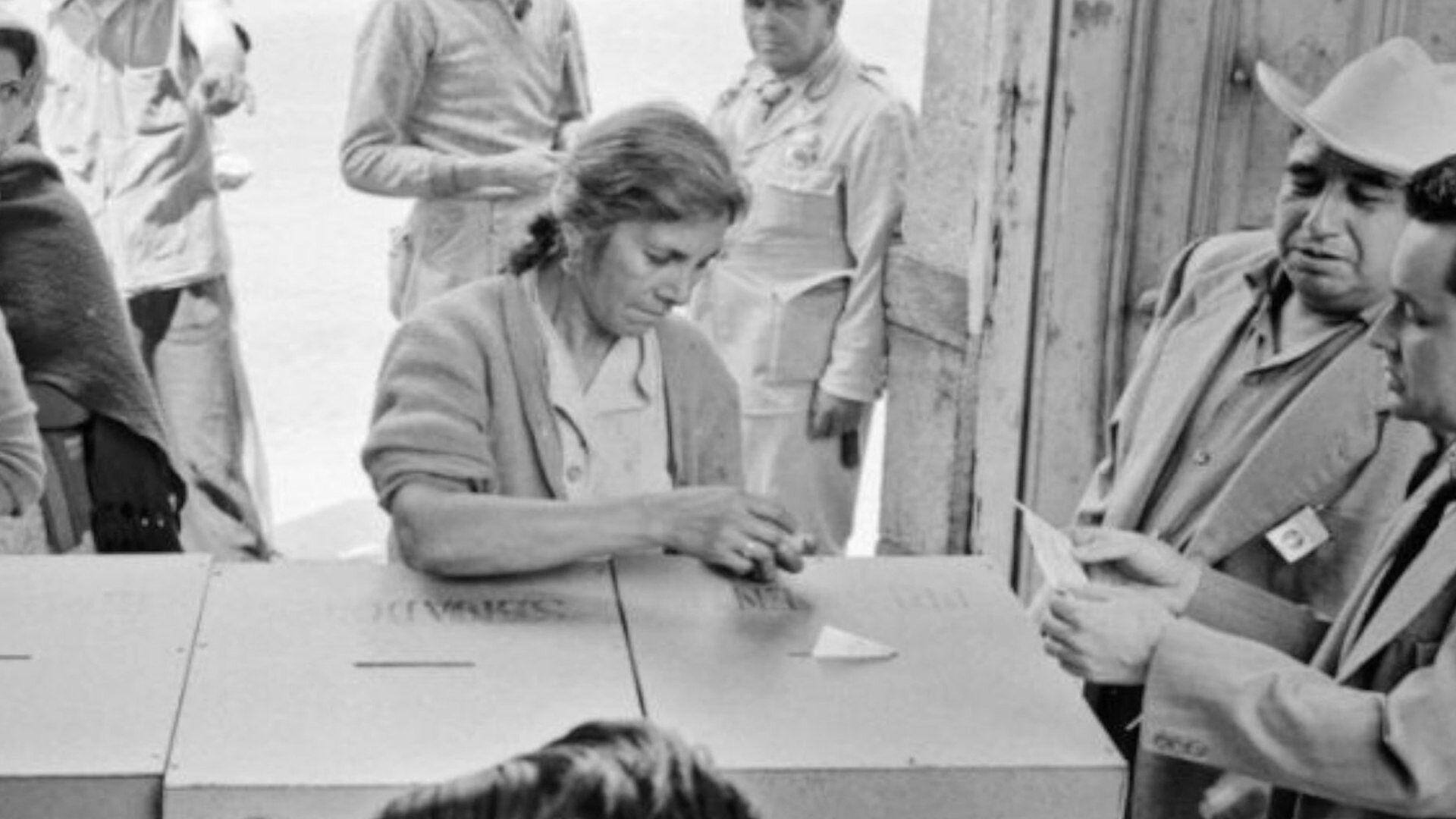 Se Cumplen 70 Años de que las Mujeres Votaron por Primera Vez en una ...