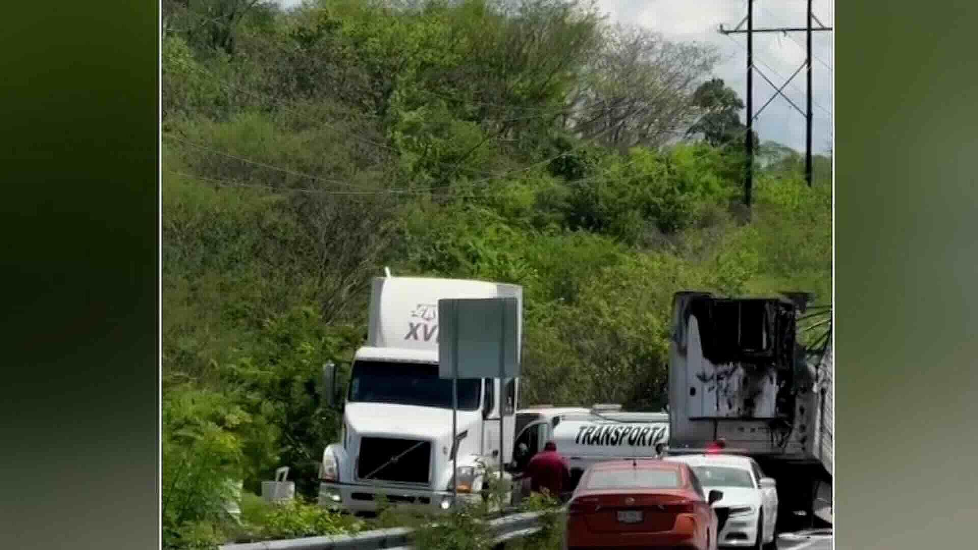 Incendio en Tráiler en Autopista Mazatlán-Durango; Chofer Logró ...