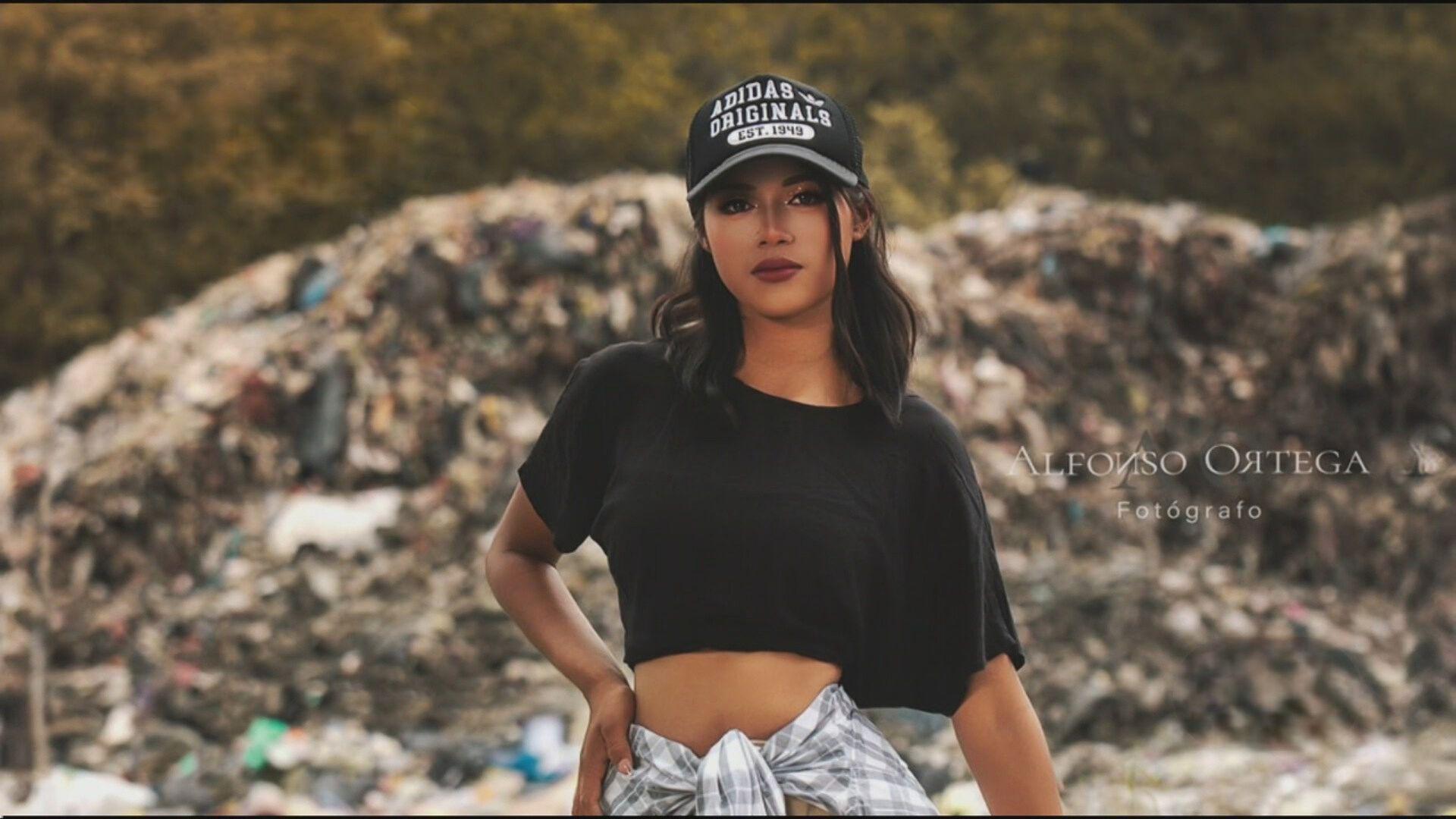 ¡La Dejan Sola en sus XV y Ahora Tendrá una Fiesta Inolvidable con Multitud de Invitados! | N+ ...